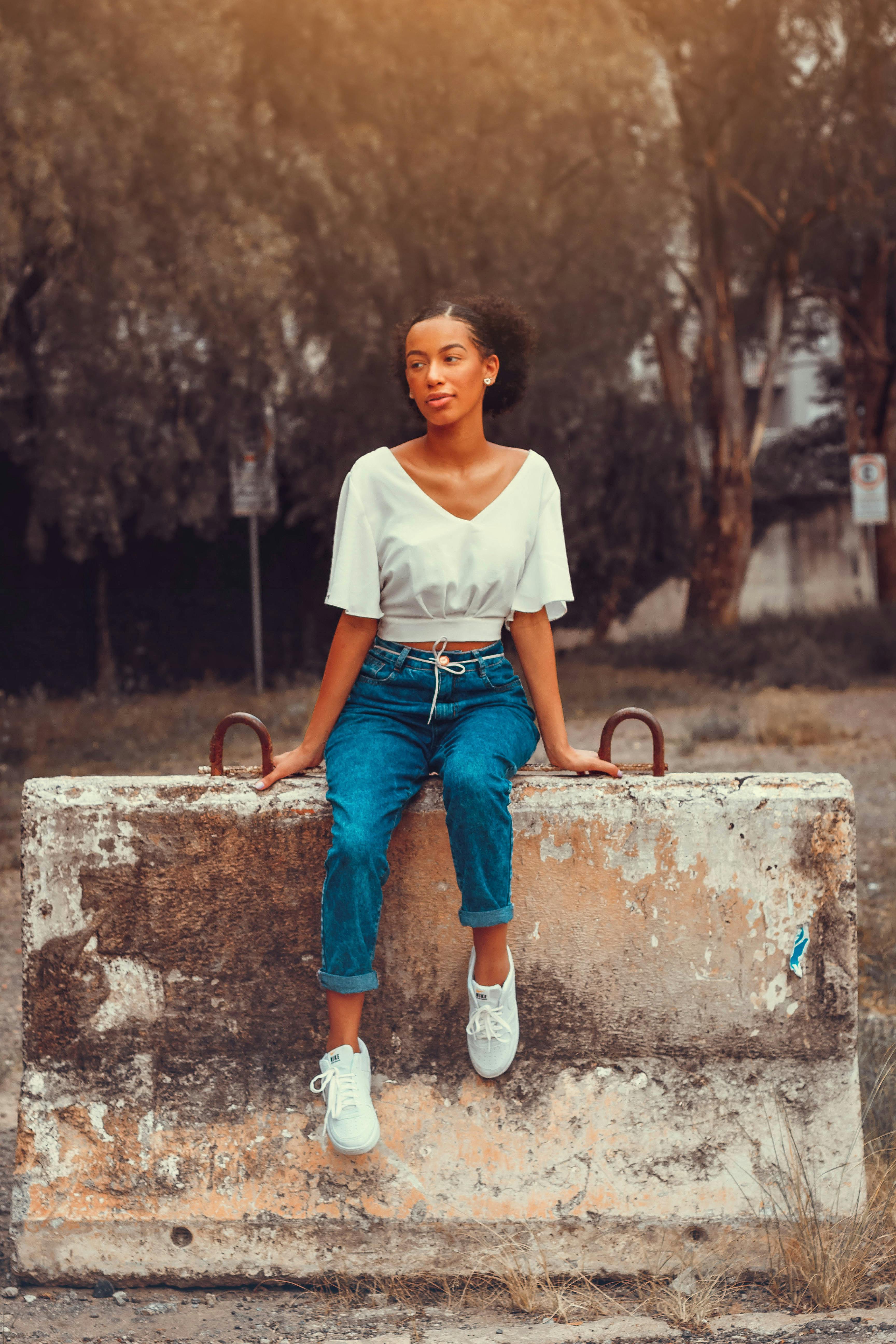 A Women doing Back to Back Pose Together · Free Stock Photo