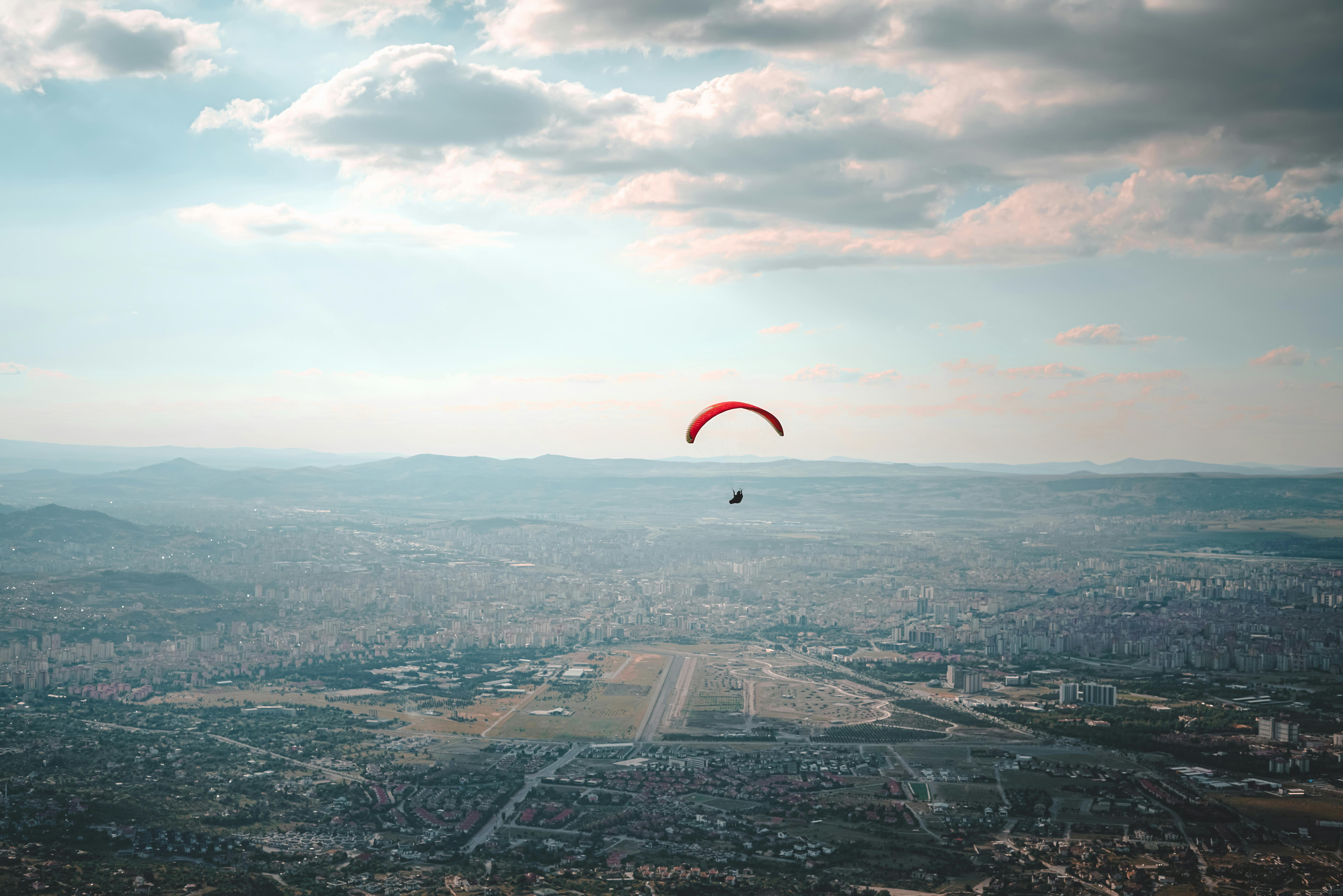 Parachuting over City · Free Stock Photo