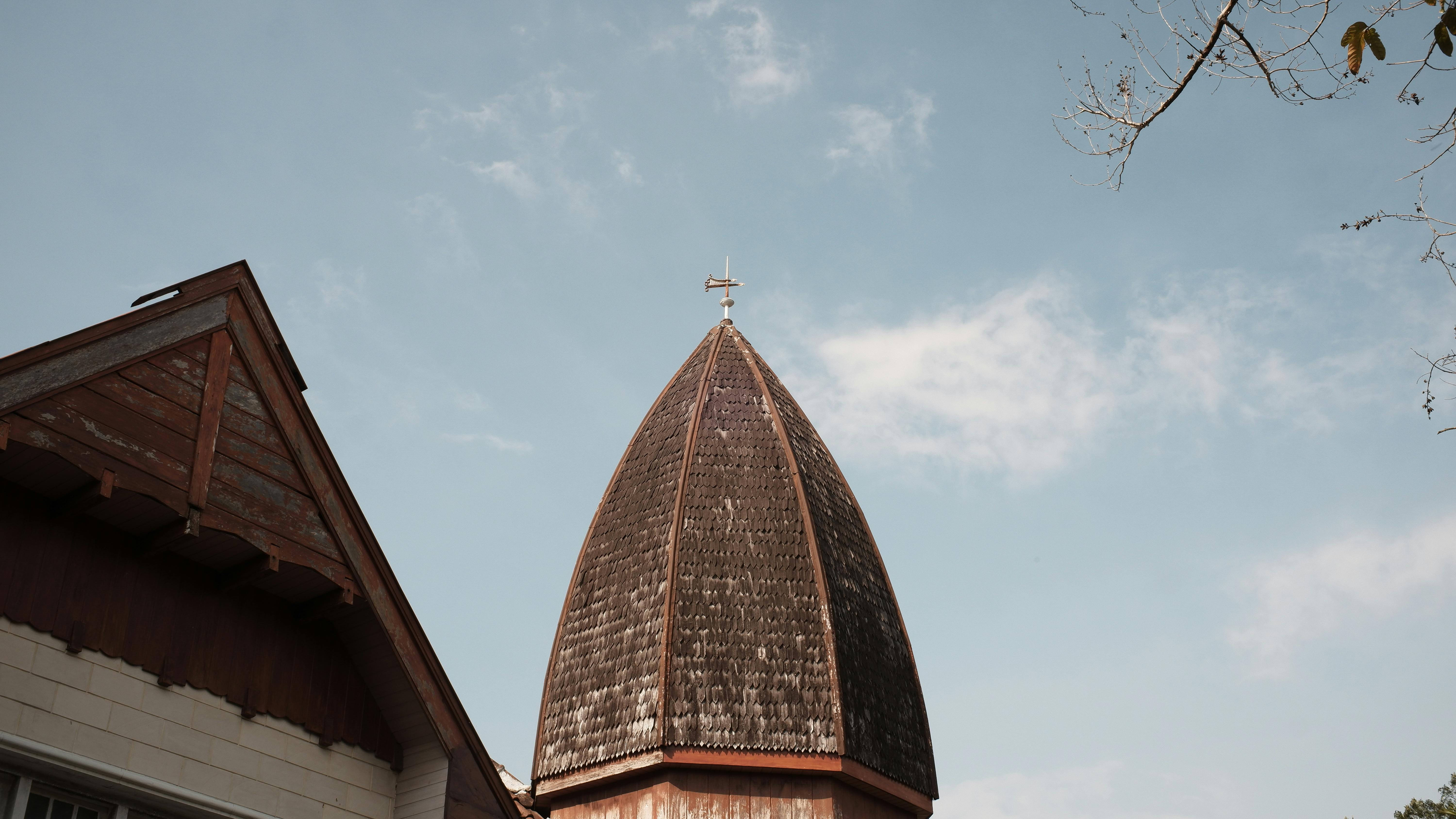 Cross on Church Roof · Free Stock Photo