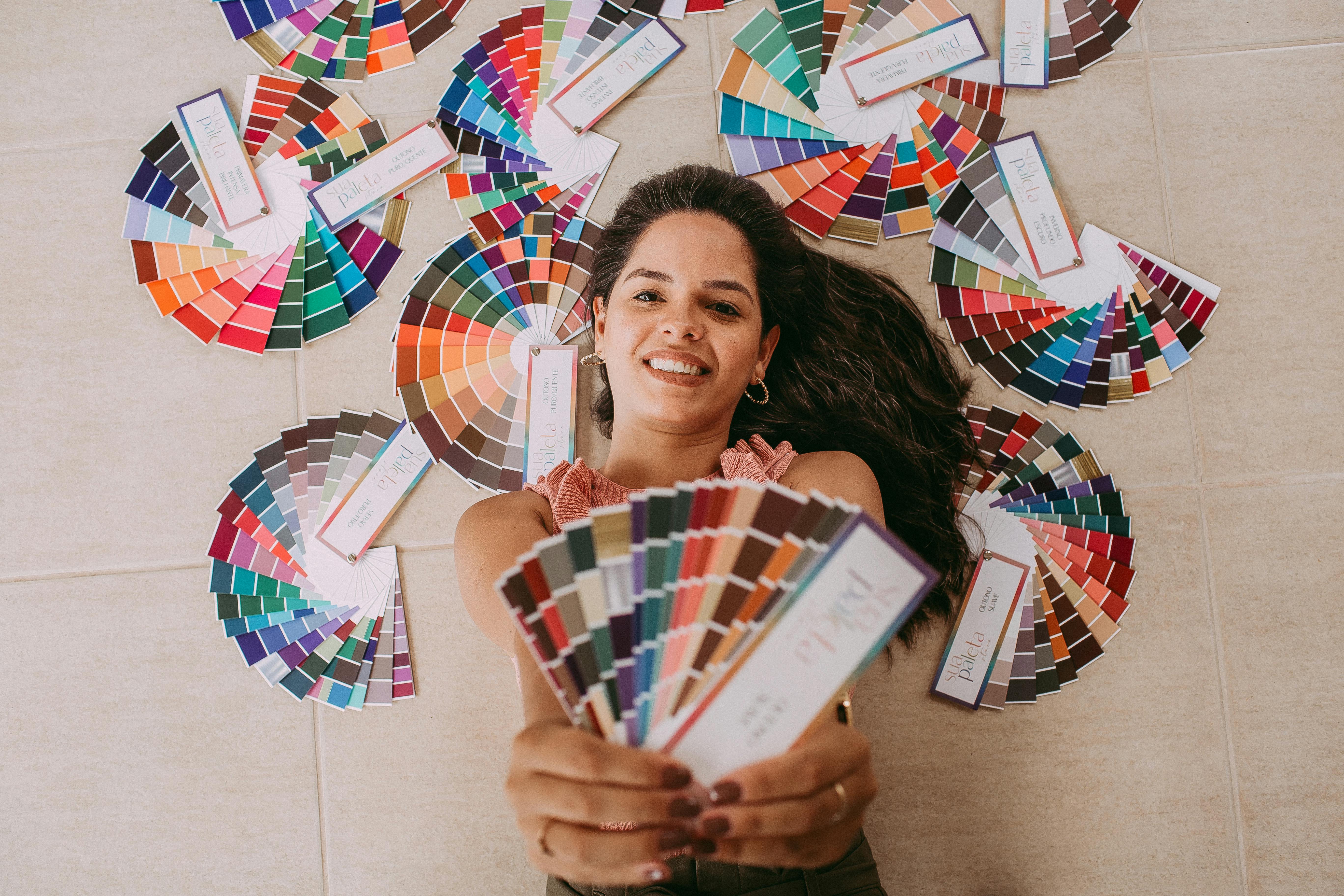 Diy 기쁨 긴 머리 다양 다채로운 독창성 디자이너 디자인 라이프스타일 미소 짓는 미술용품 밝은 색 이론 색상 색상 견본 색상 선택 색상 조화