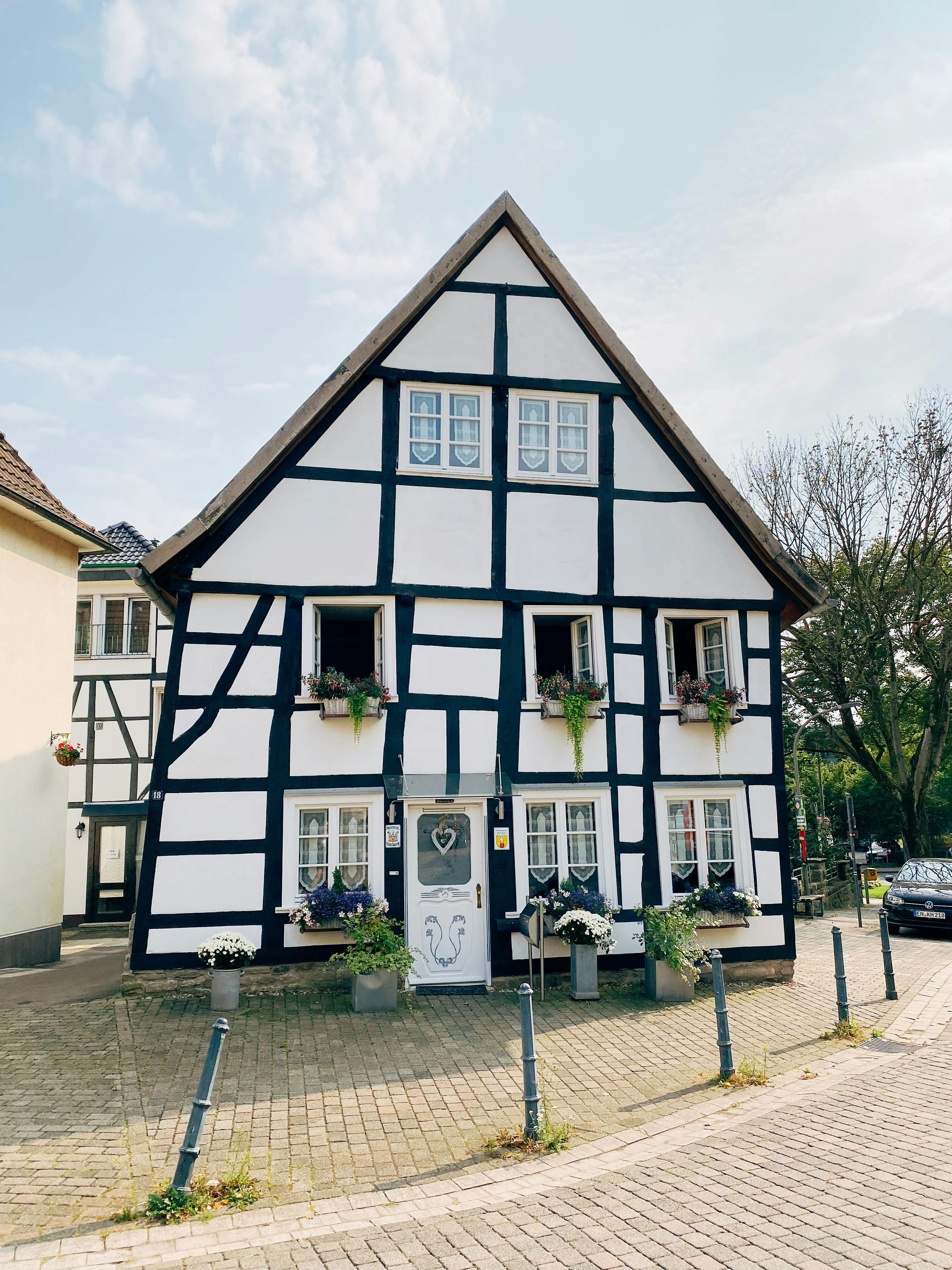 Brune House Photos, Download The BEST Free Brune House Stock Photos ...