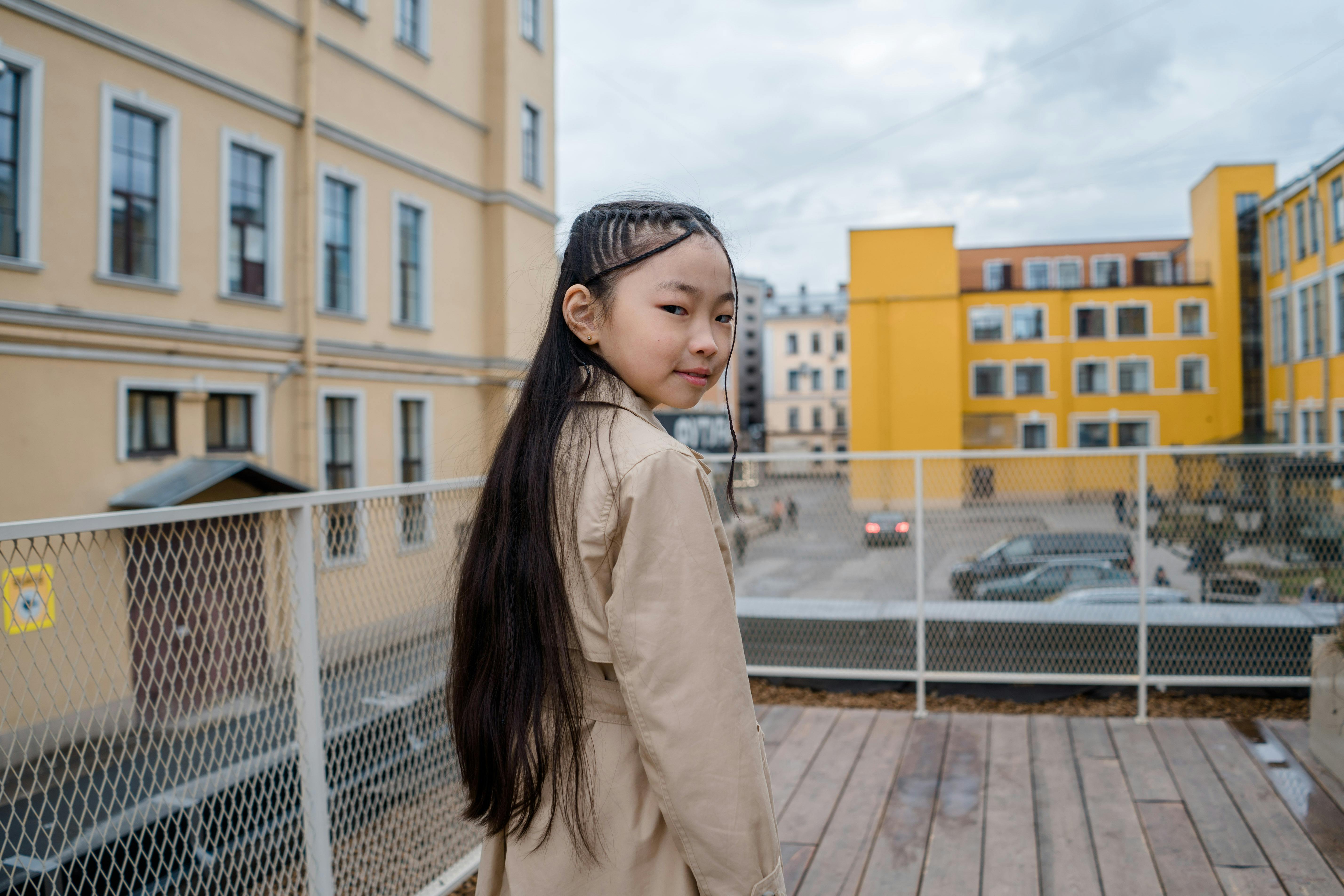 Woman Looking Back · Free Stock Photo