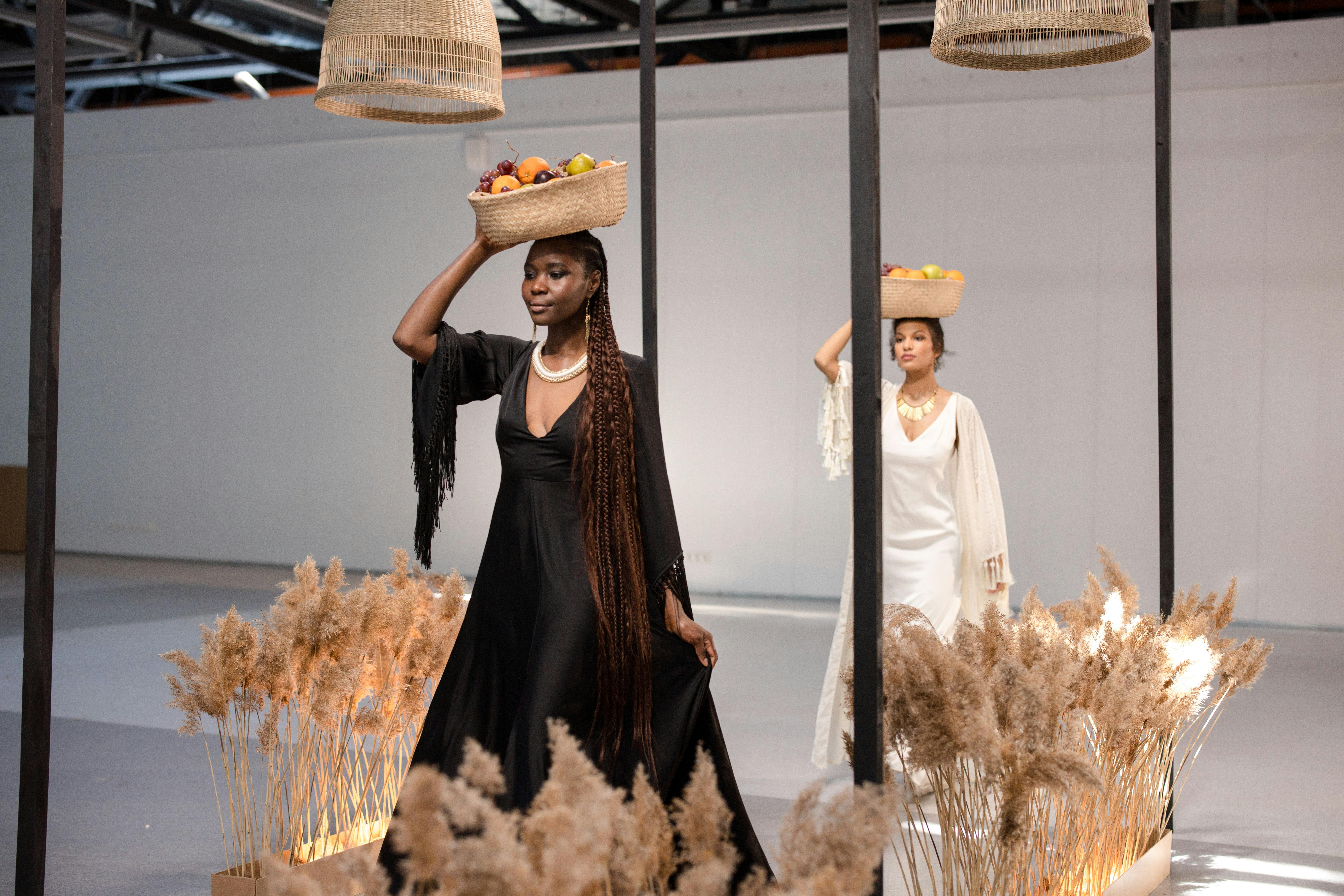 Runway Models Photos, Download The BEST Free Runway Models Stock Photos ...