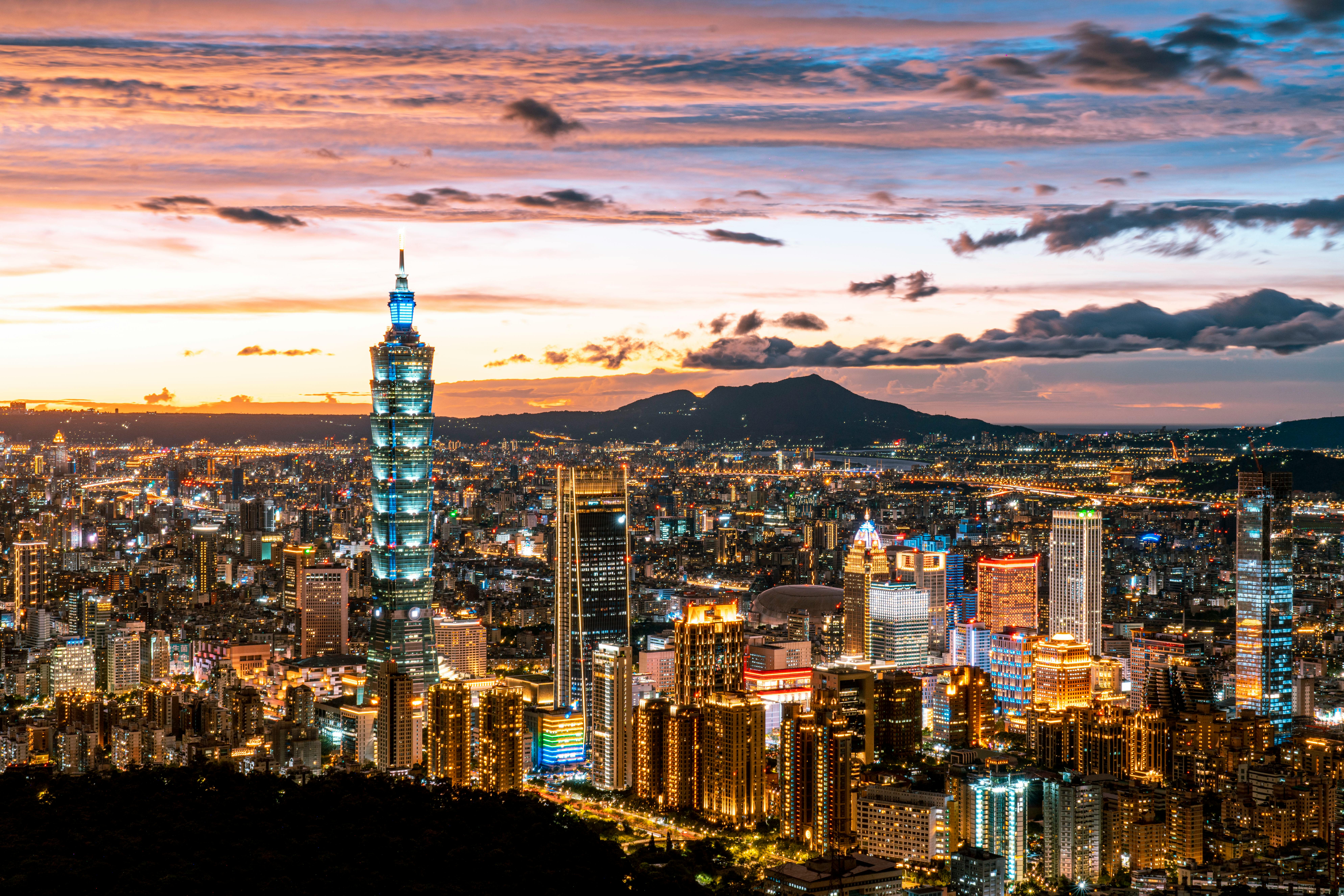 Panoramic View of Big City at Sunset · Free Stock Photo