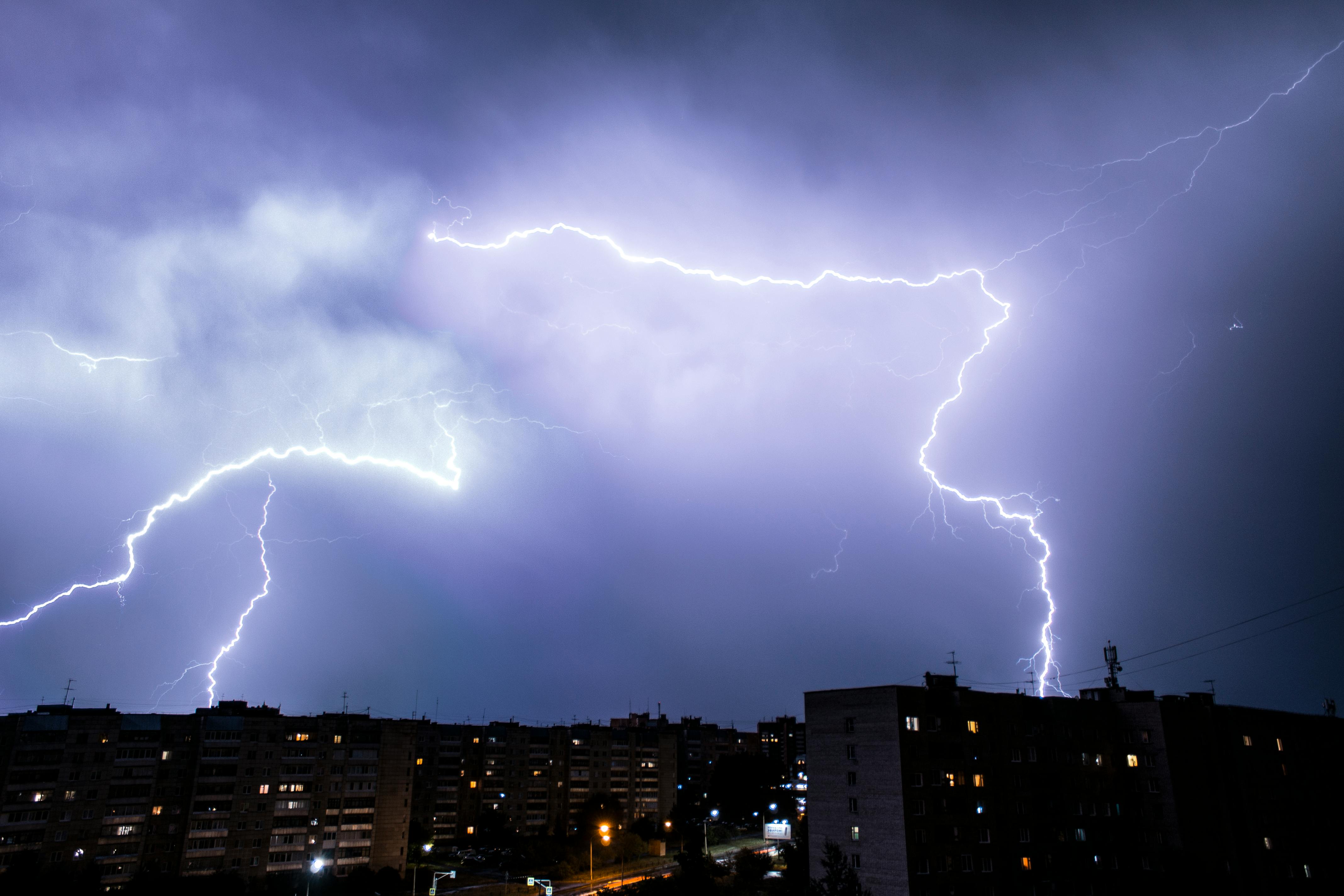 Thunderstorm over City · Free Stock Photo
