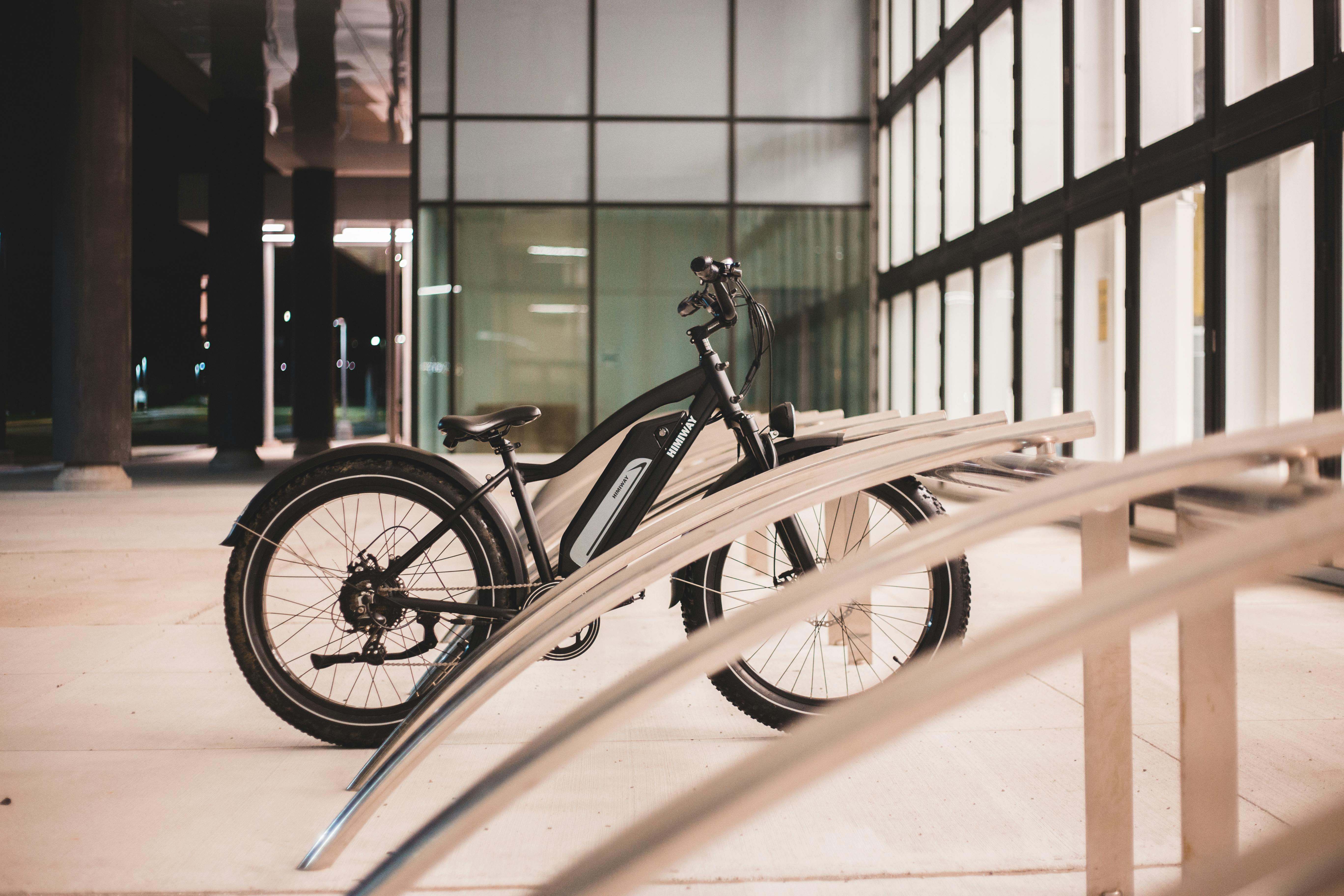 Bicycle by Skyscraper · Free Stock Photo
