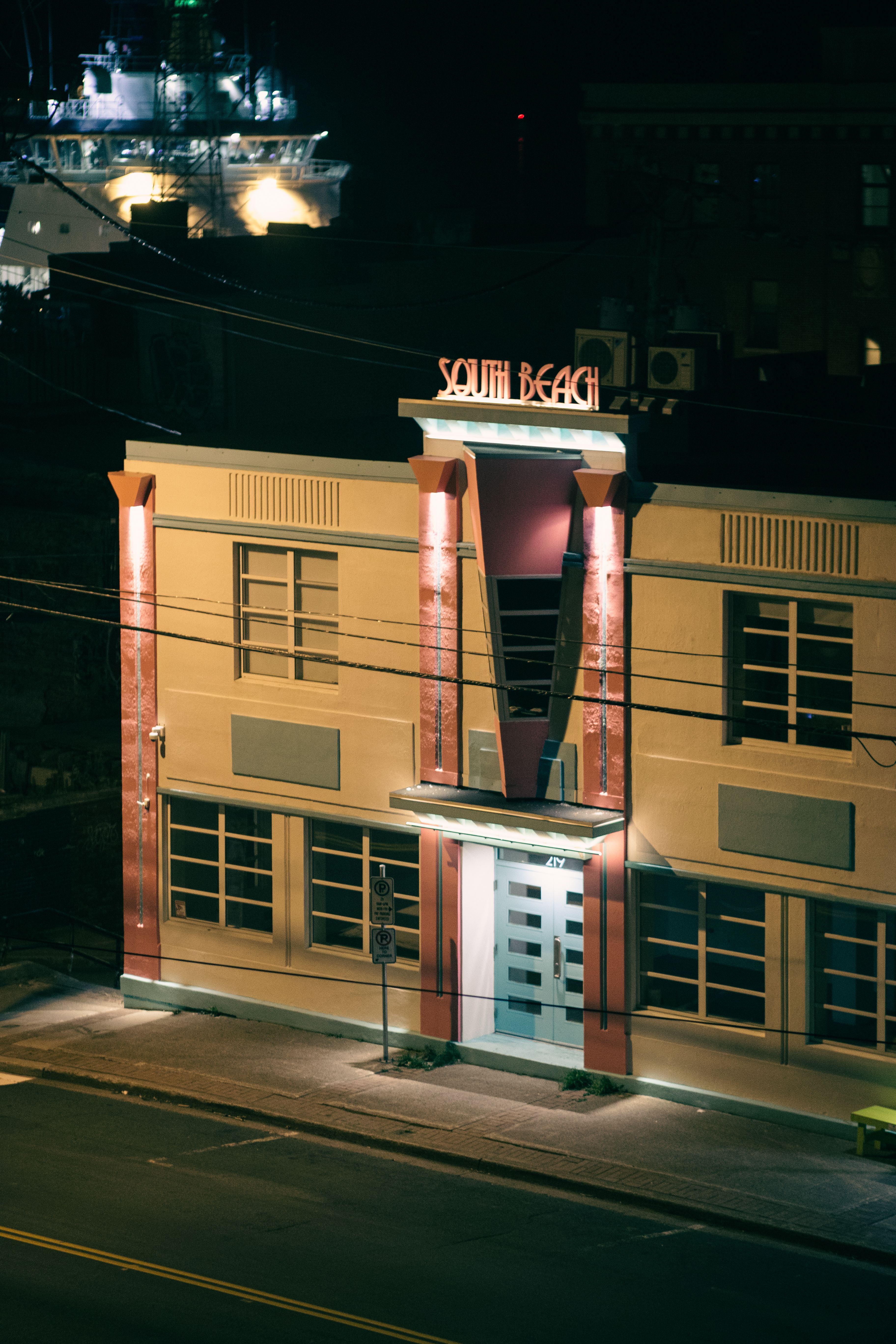 Motel At Night Photos, Download The BEST Free Motel At Night Stock ...