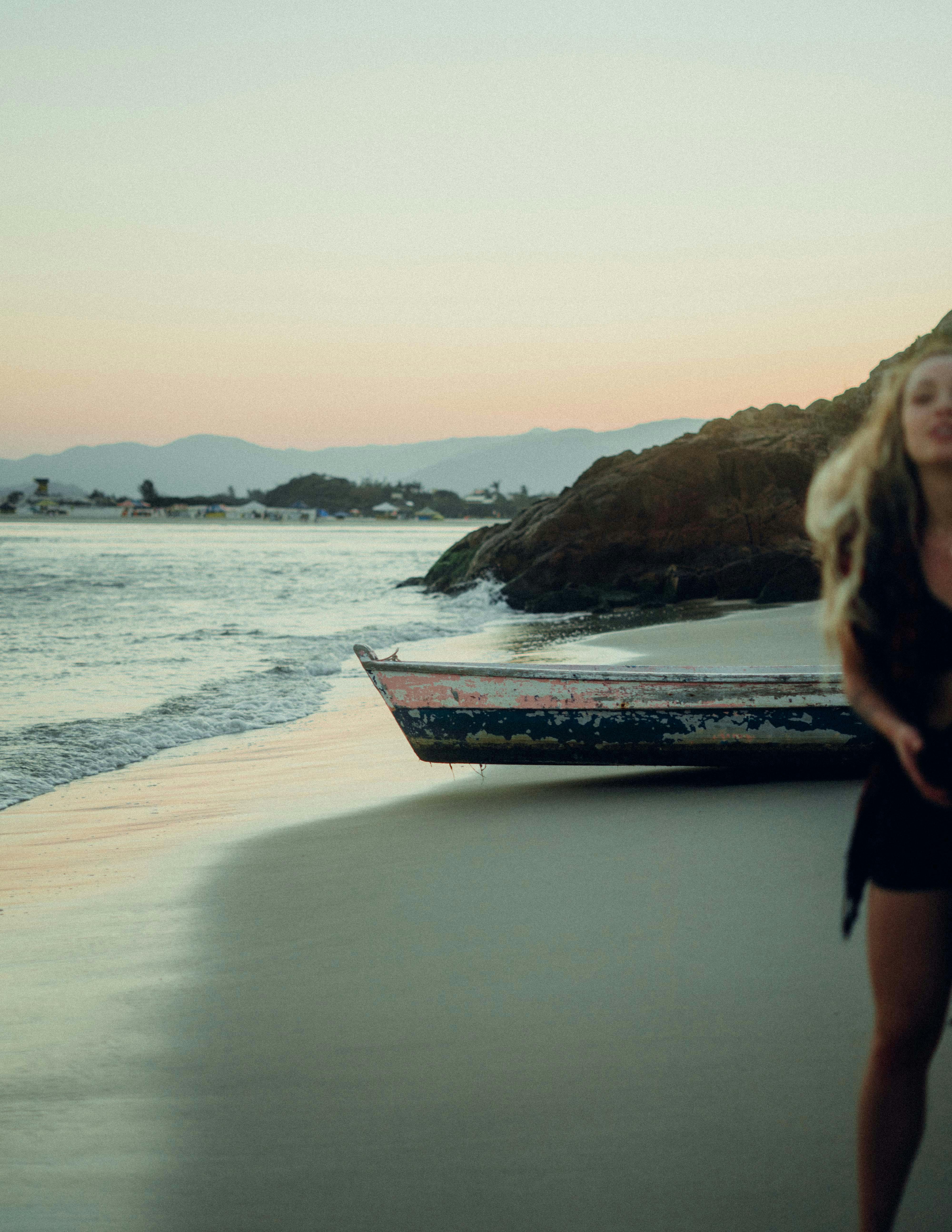 People on Beach Against Sky · Free Stock Photo
