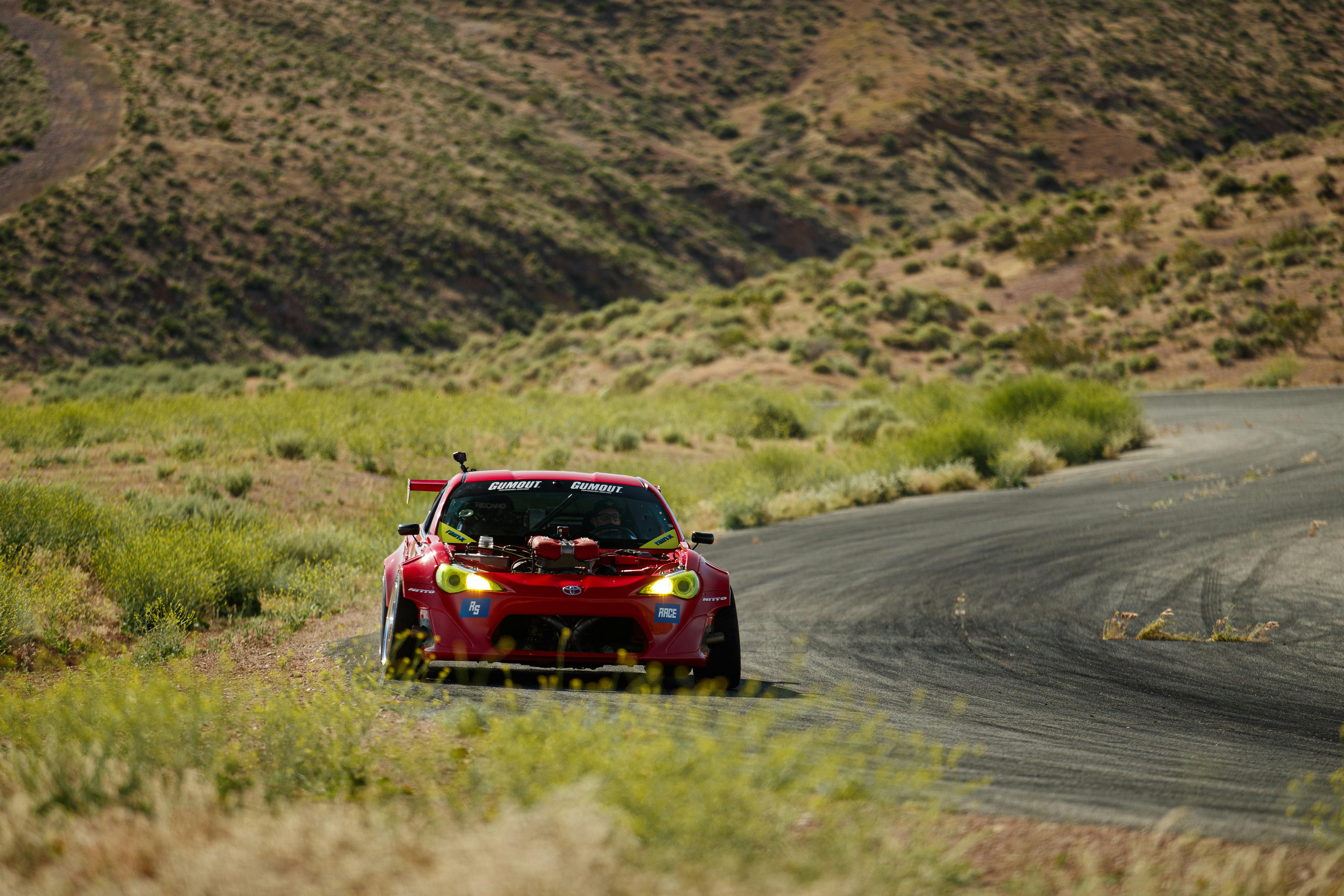 Car in Desert · Free Stock Photo