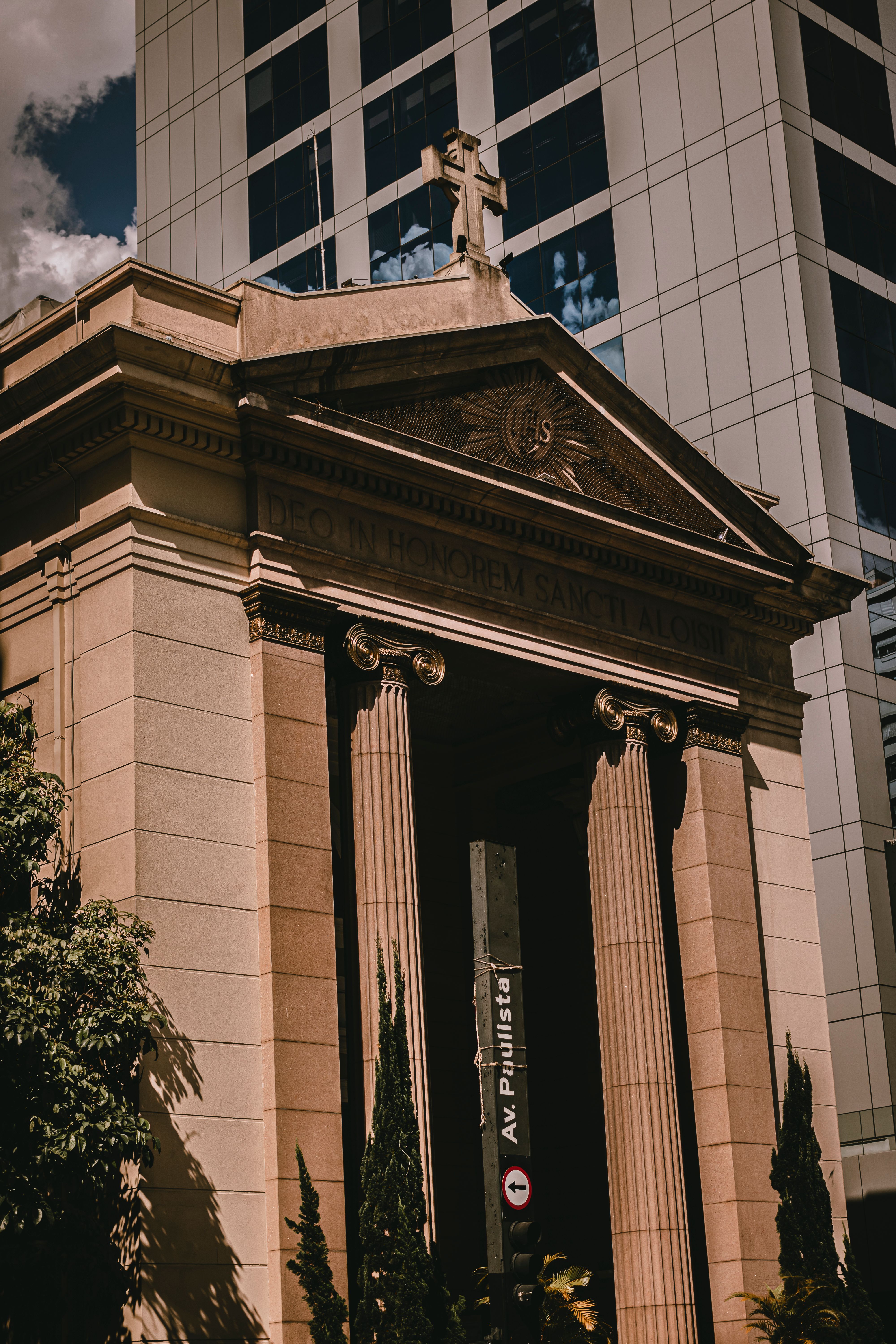 Brown Concrete Building · Free Stock Photo
