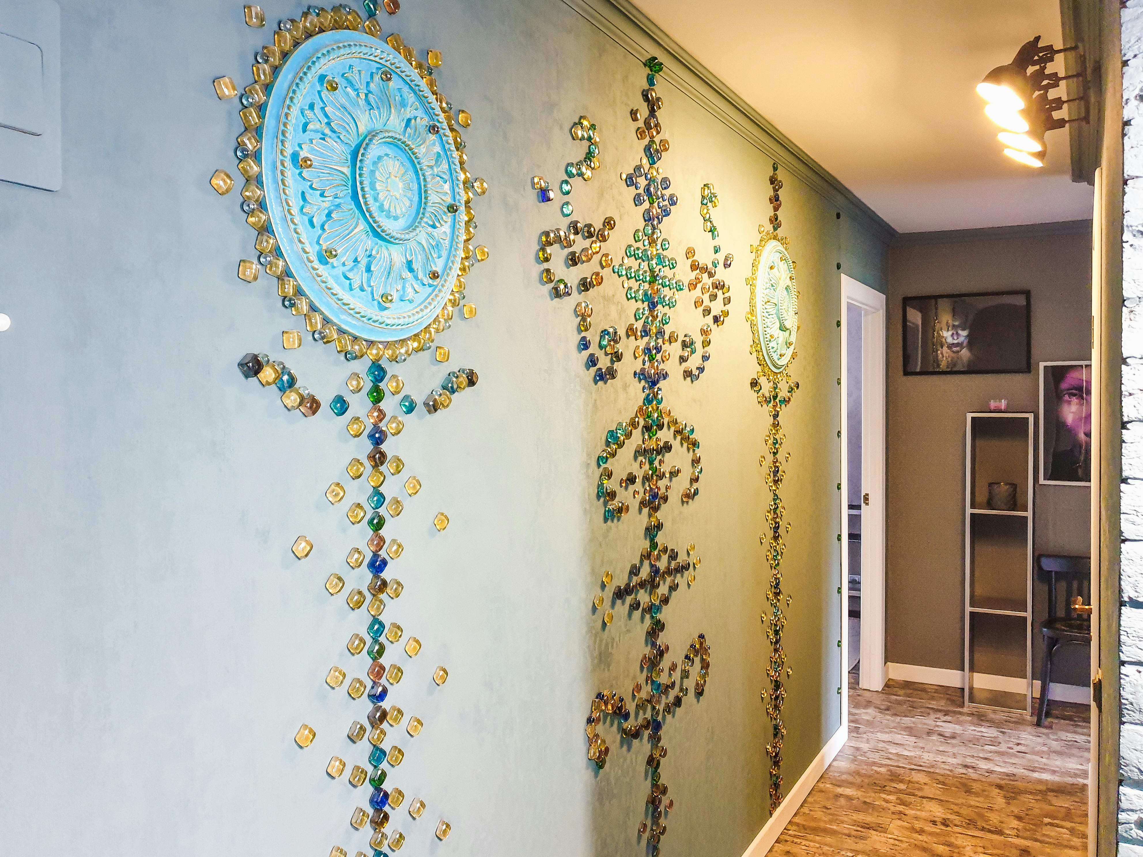 An Elegant Design Made of Rhinestones on a Wall · Free Stock Photo