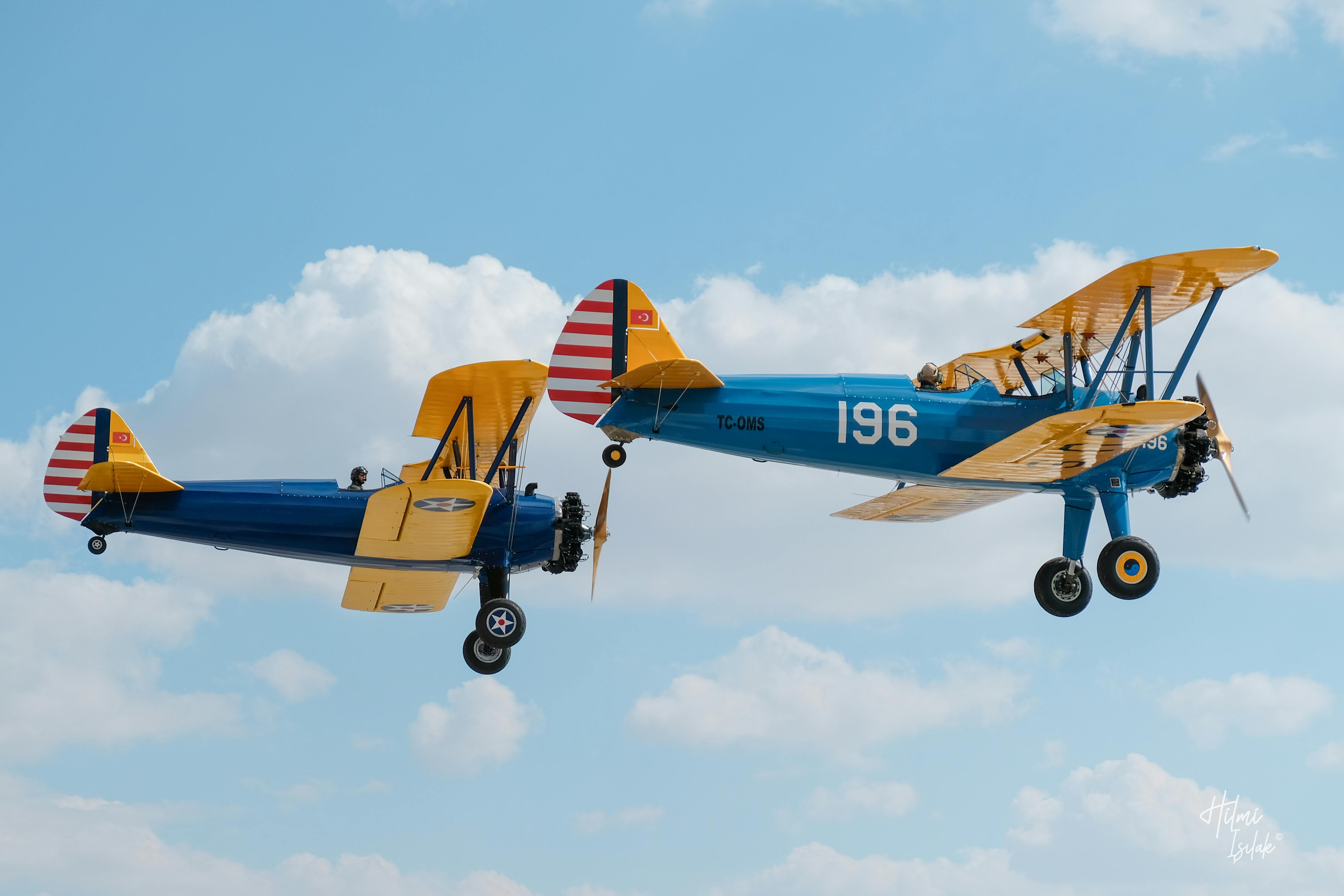 2 Biplanes Flying · Free Stock Photo