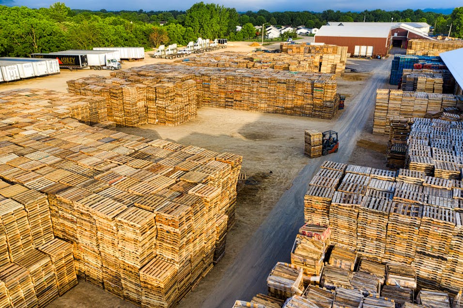 How Many Pallets Fit on a 53 Foot Trailer: A Loading Guide