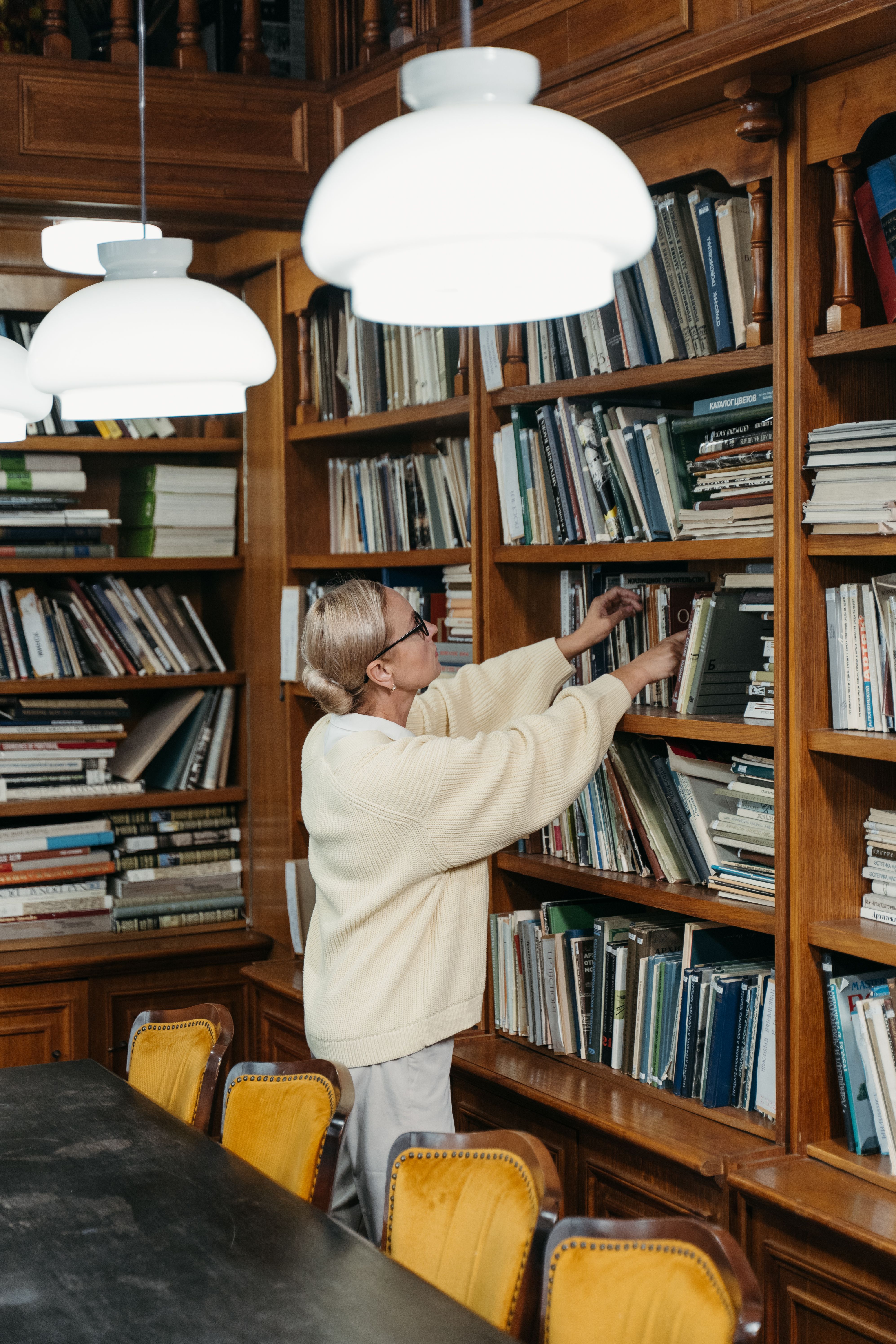 Woman Reading in Library · Free Stock Photo