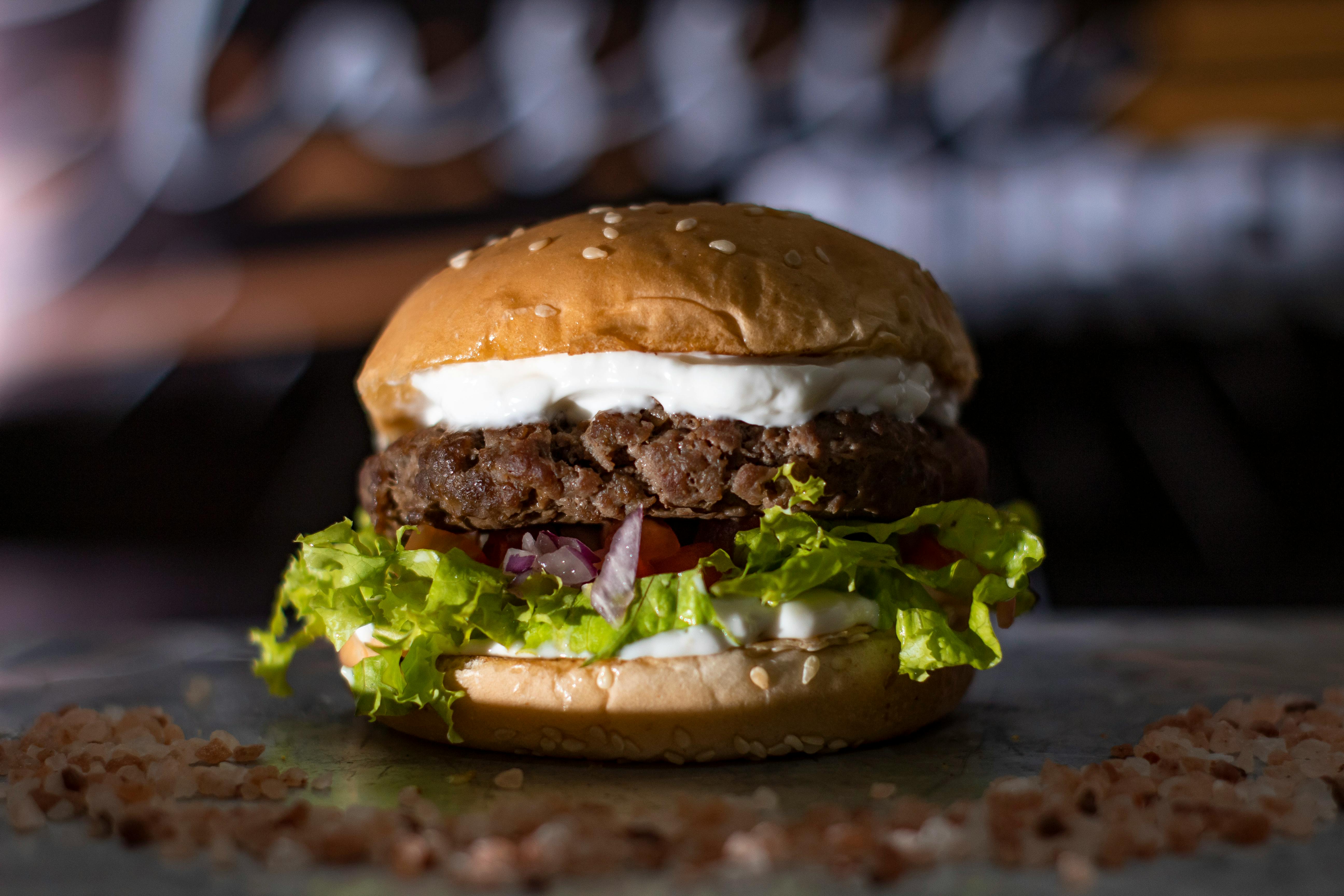 Close-Up Photo of Cheeseburger · Free Stock Photo