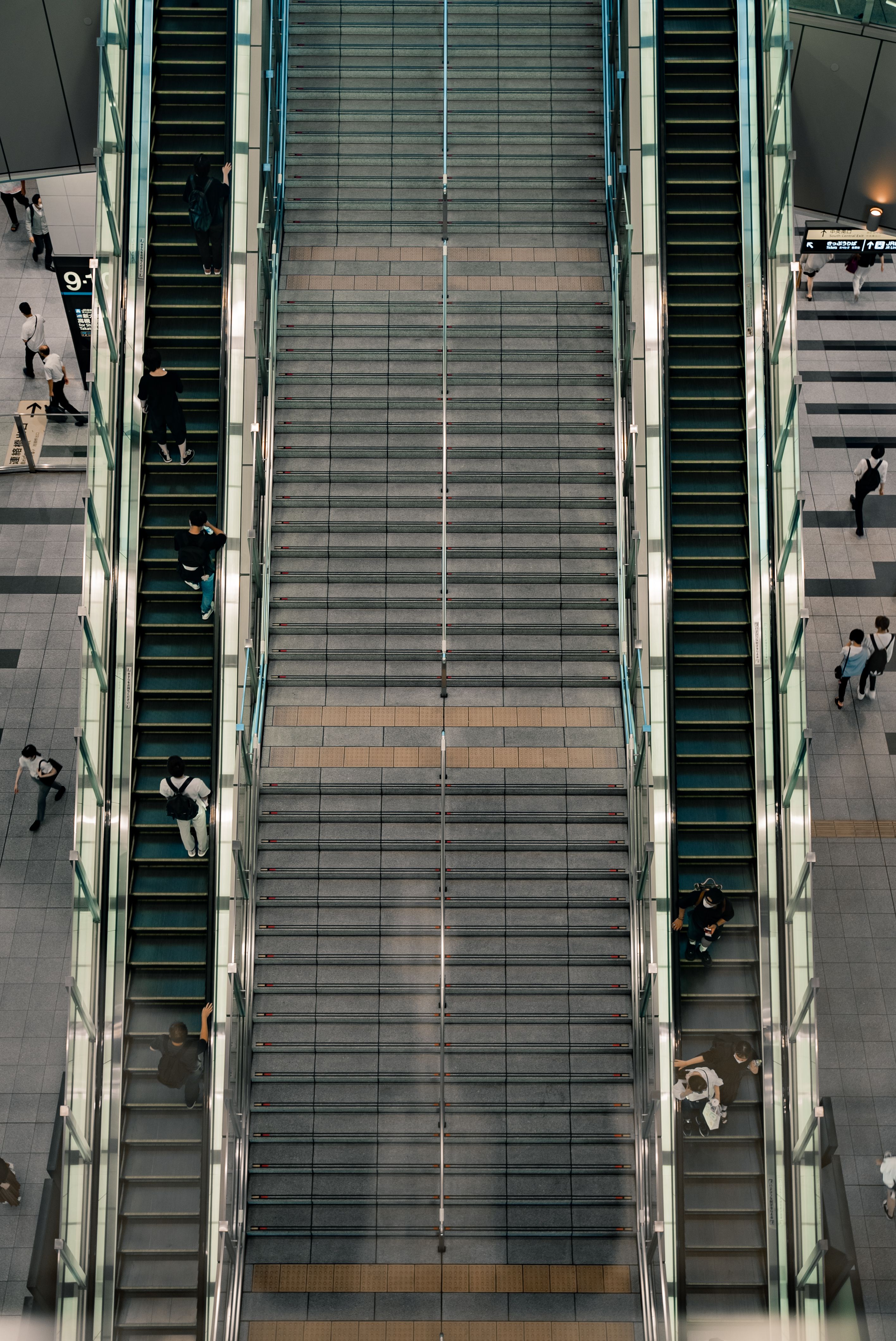 Escalator, Japan Photos, Download The BEST Free Escalator, Japan Stock ...