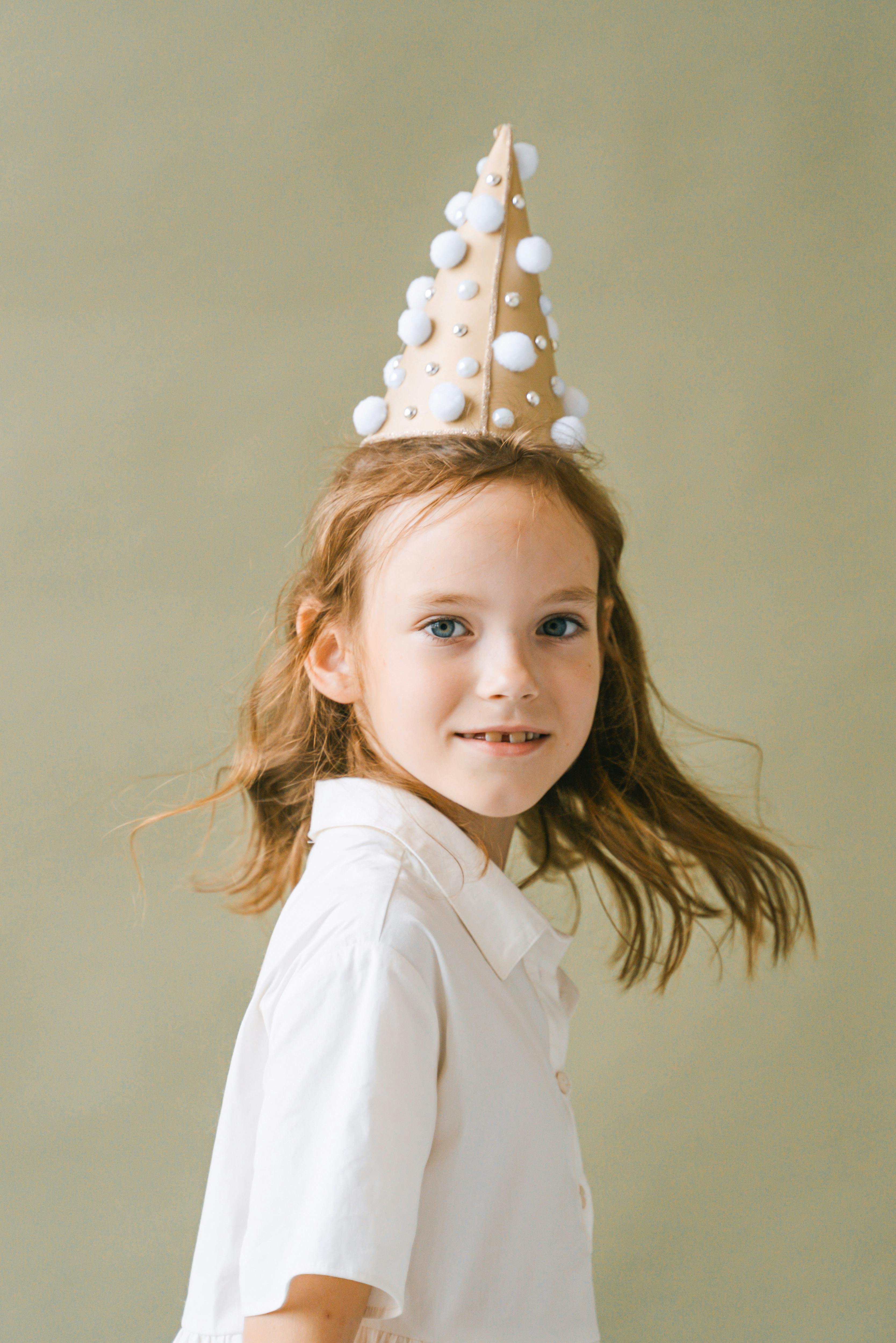 Kids Turning Their Back Photos, Download The BEST Free Kids Turning ...