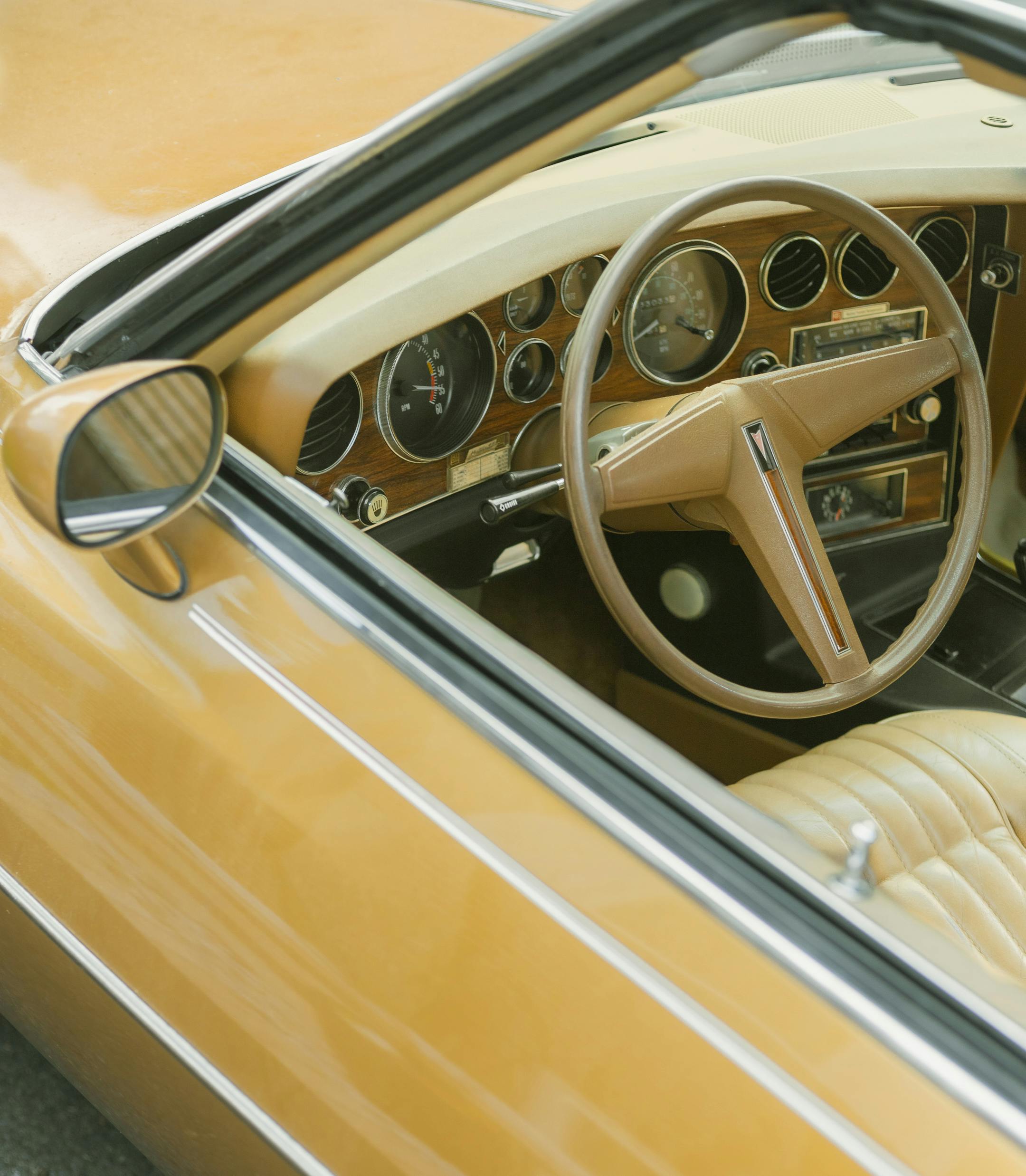 View of interior of vintage car · Free Stock Photo