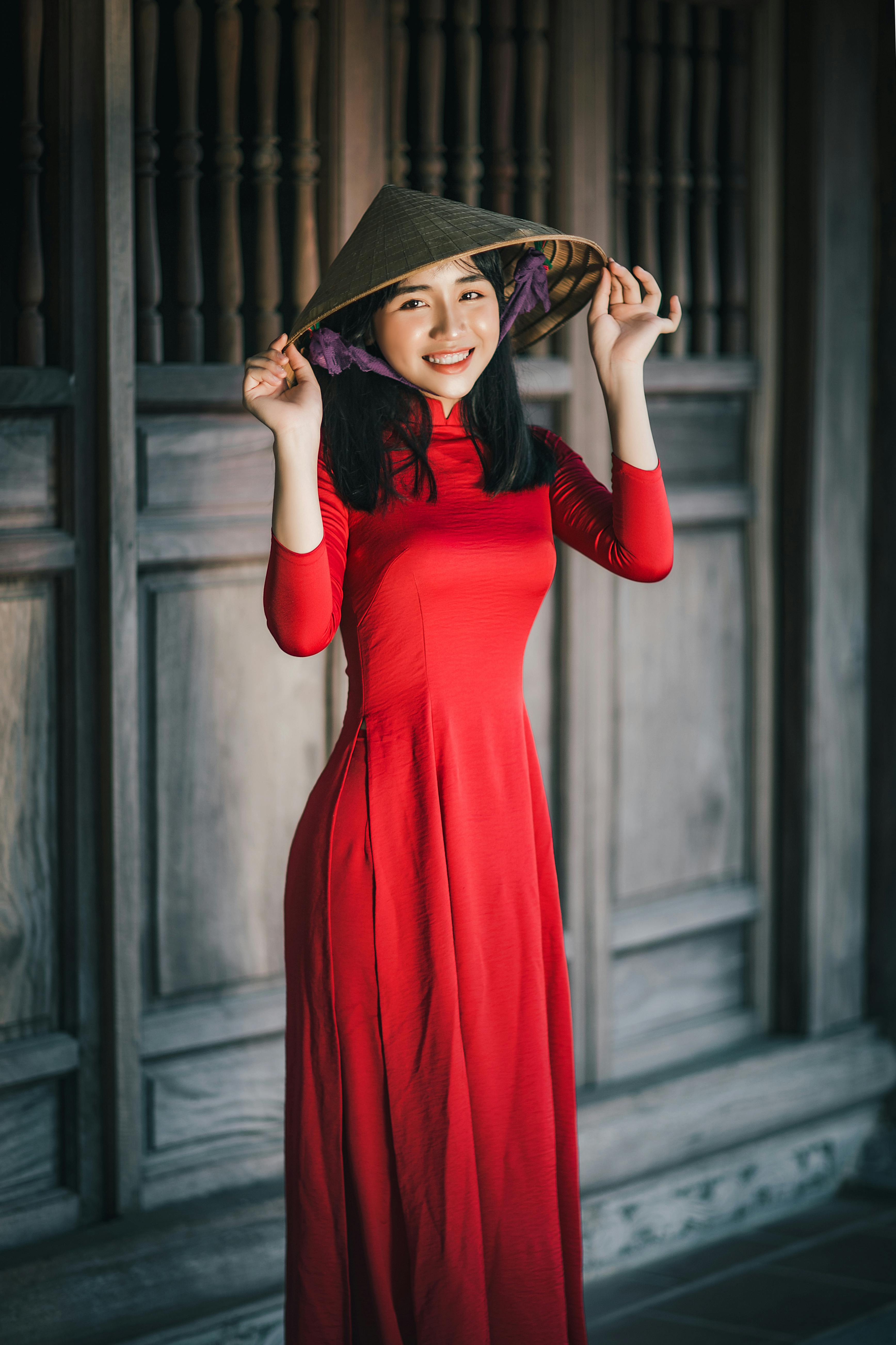 Model In Hat Long Sleeve Photos, Download The BEST Free Model In Hat ...