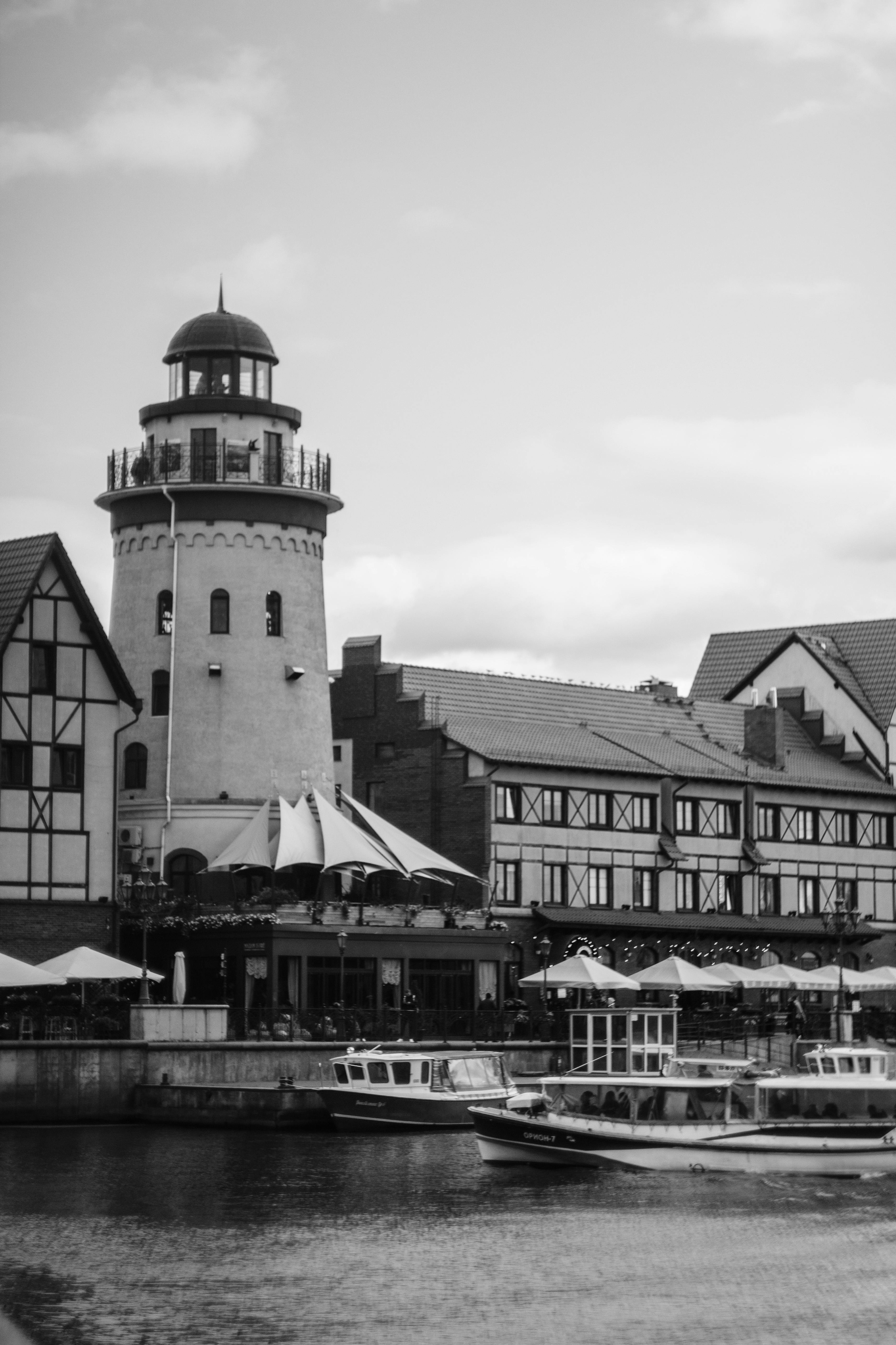 Yellow and Black Building · Free Stock Photo