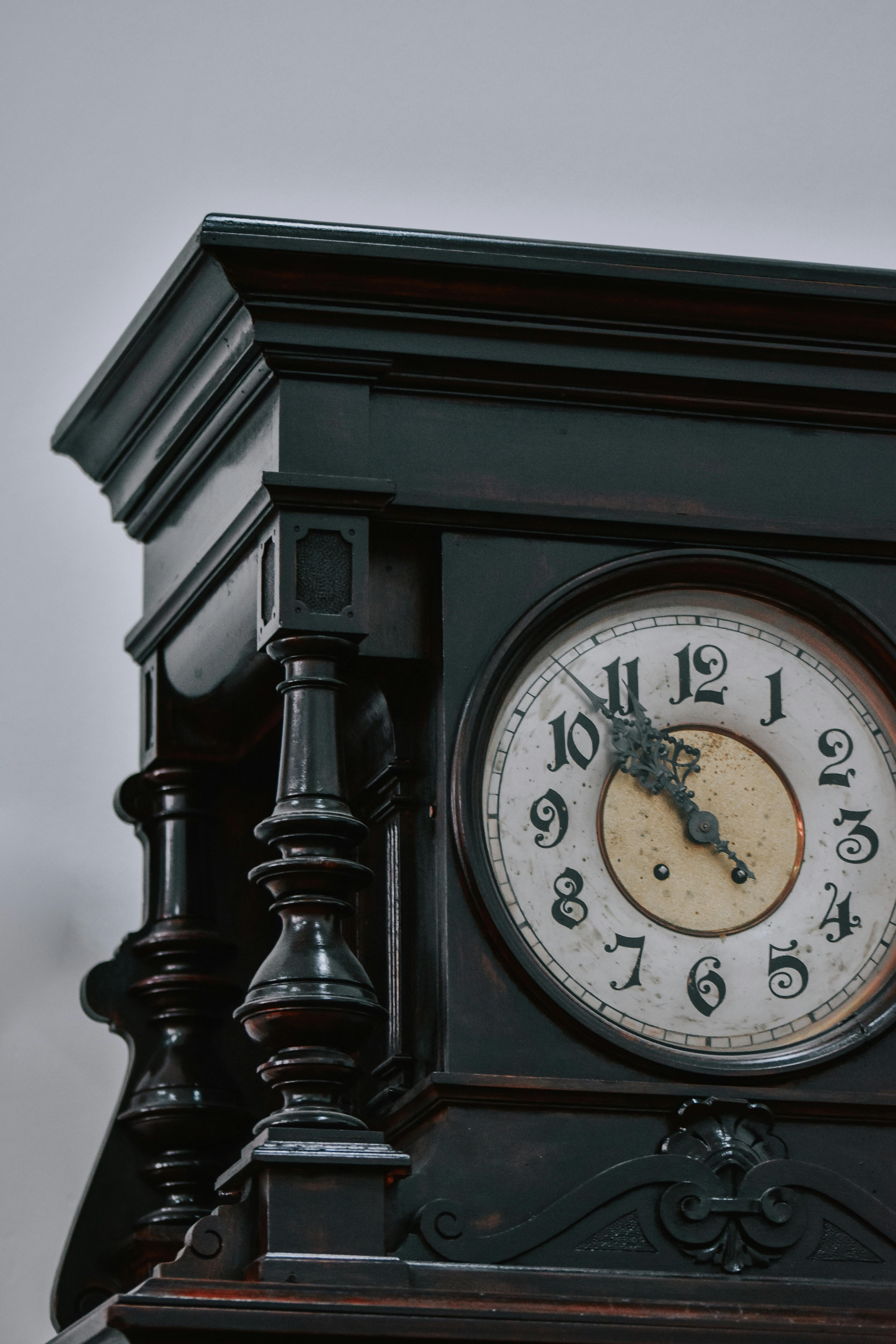 Close-up of Clock · Free Stock Photo