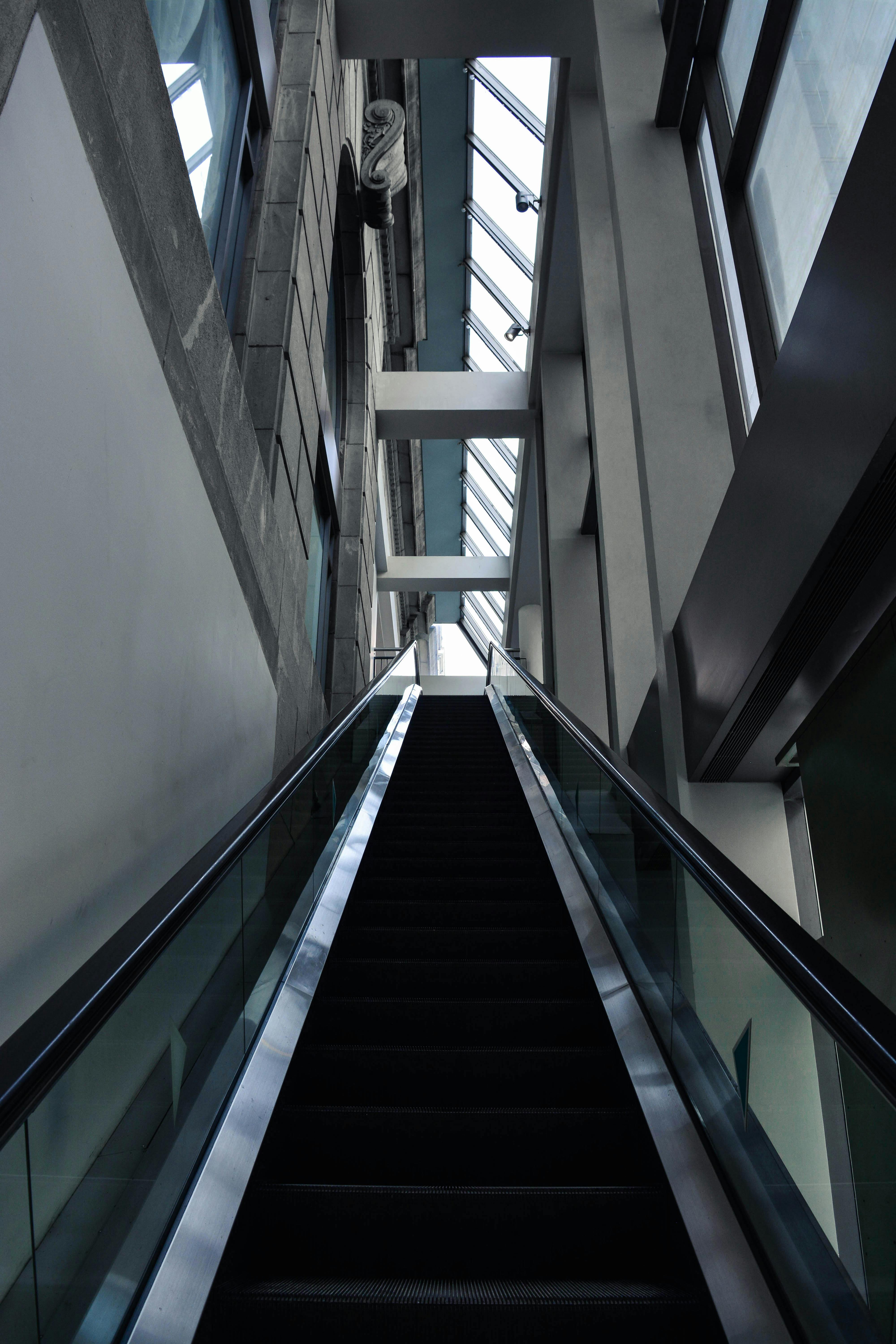 Escalator · Free Stock Photo