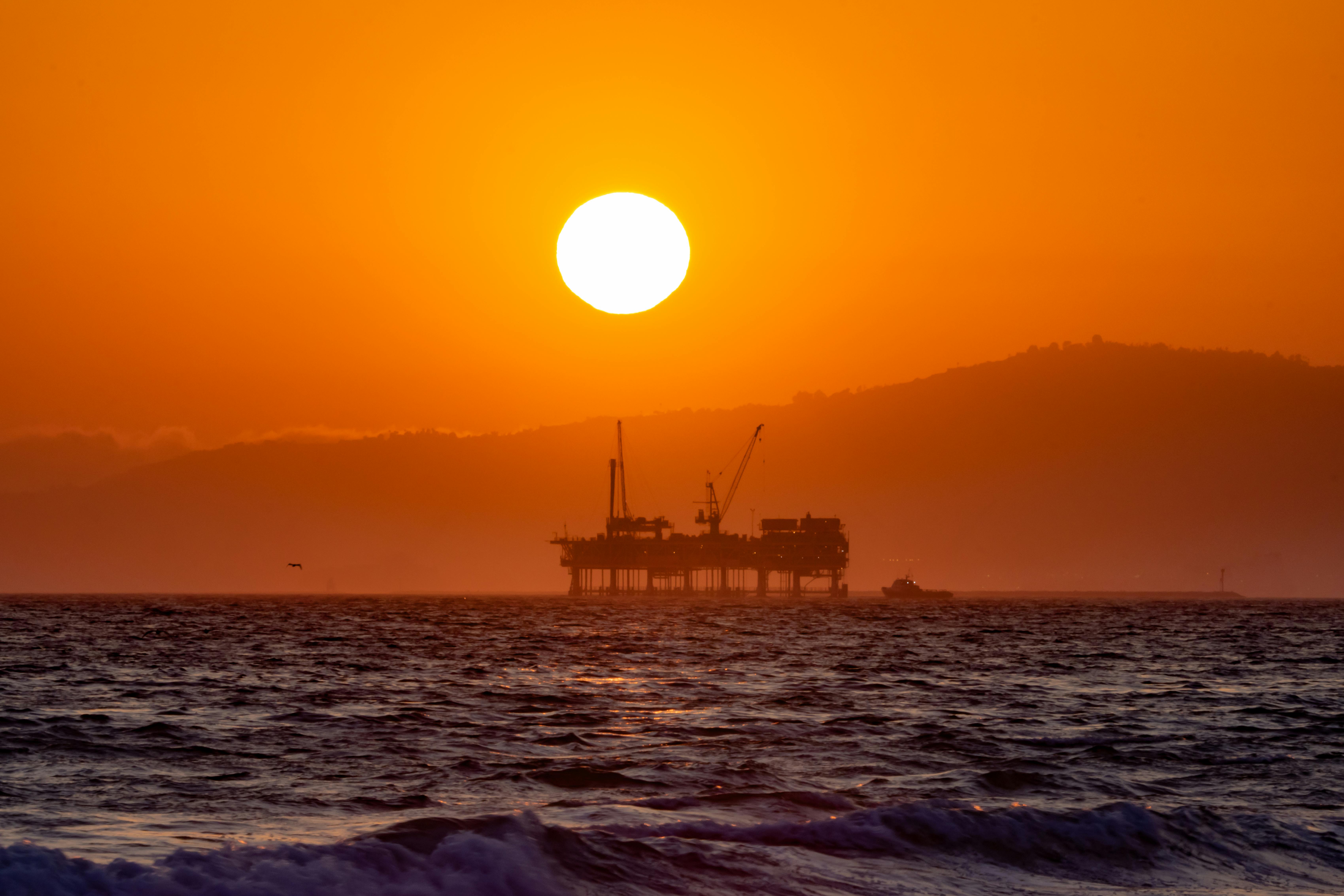 Oil Platfrom Rig in the Middle of the Ocean · Free Stock Photo