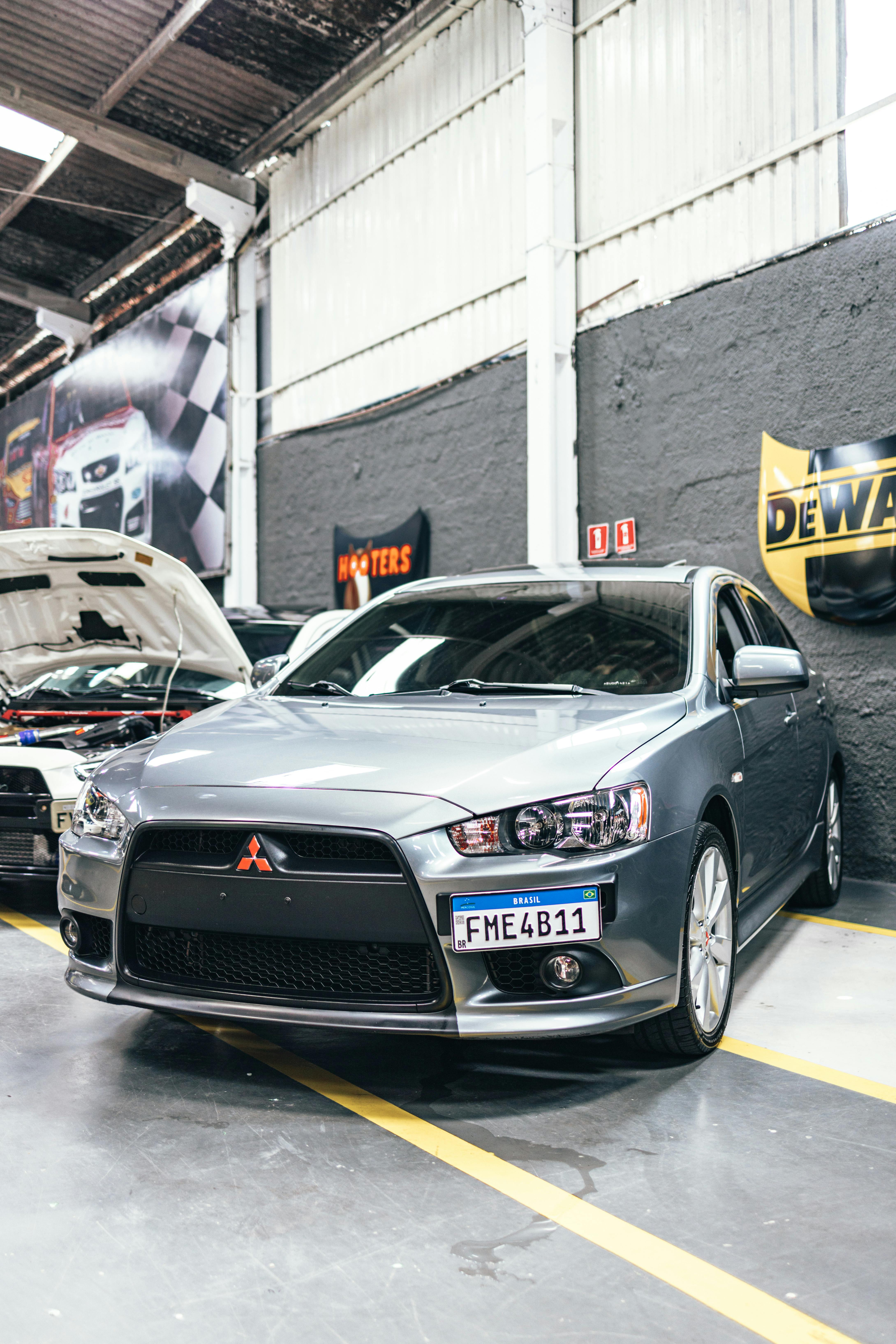 Mitsubishi Lancer with Gray Livery · Free Stock Photo