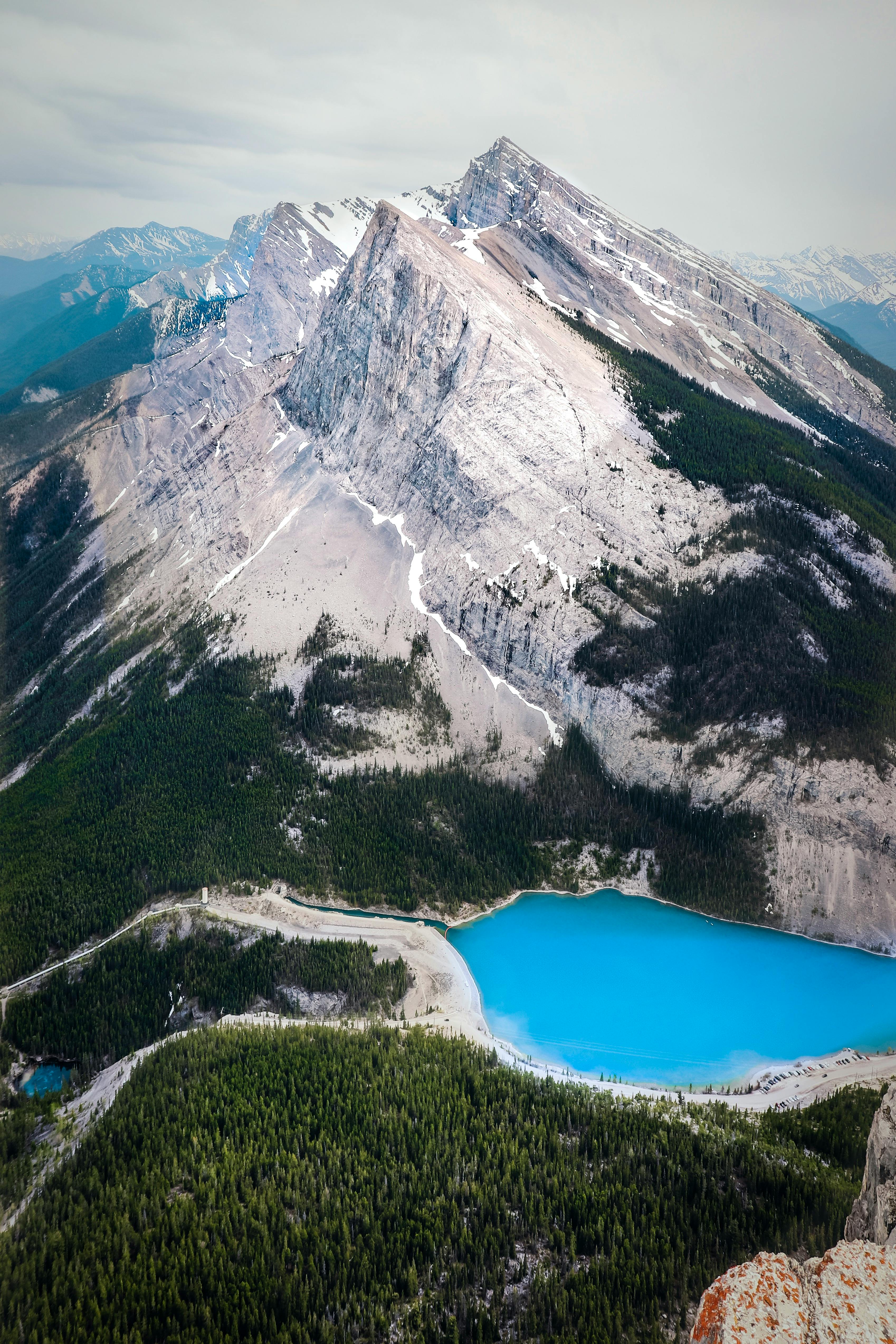 Mountains over lake · Free Stock Photo