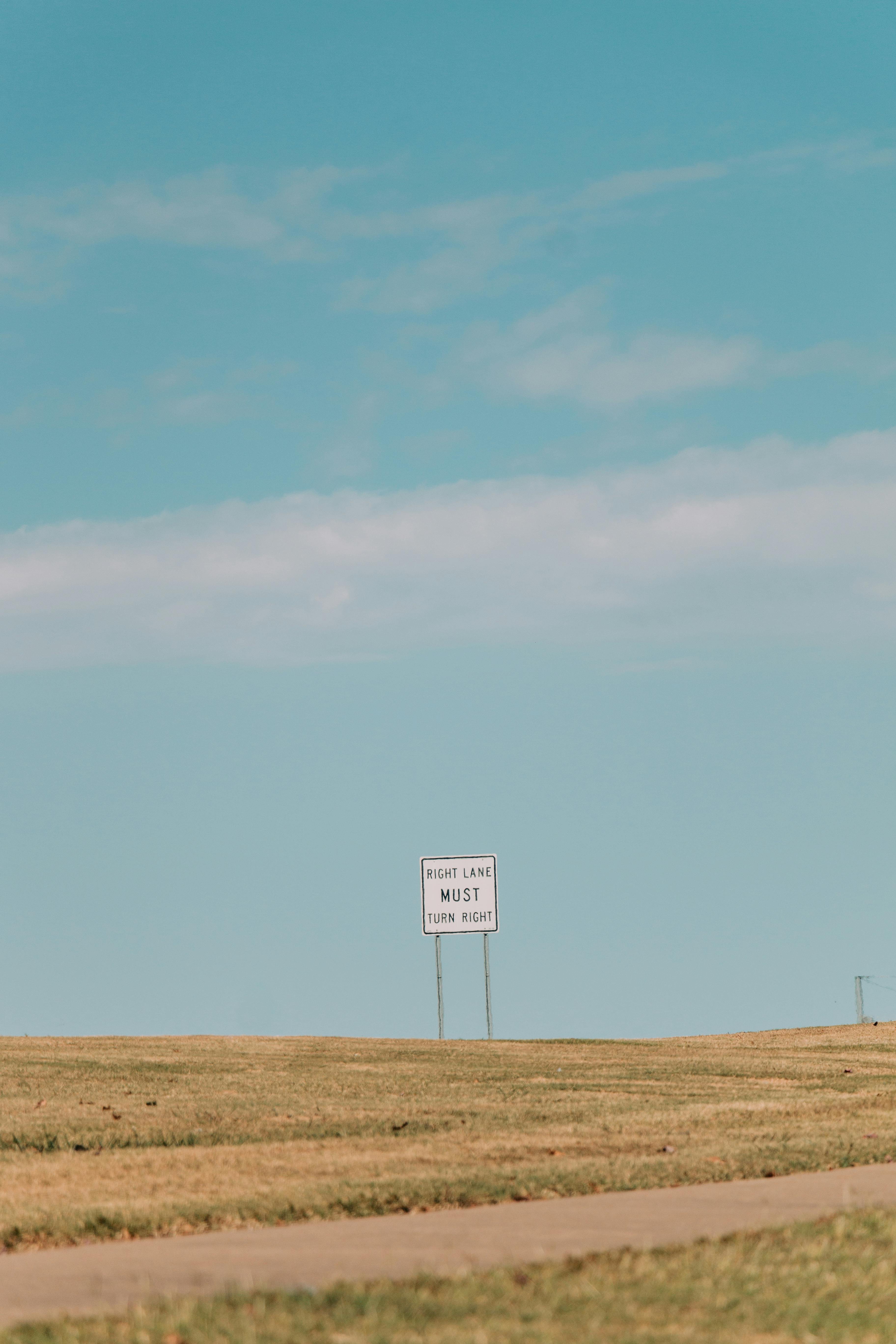 Round Red and Blue Signboard Close-up Photography · Free Stock Photo