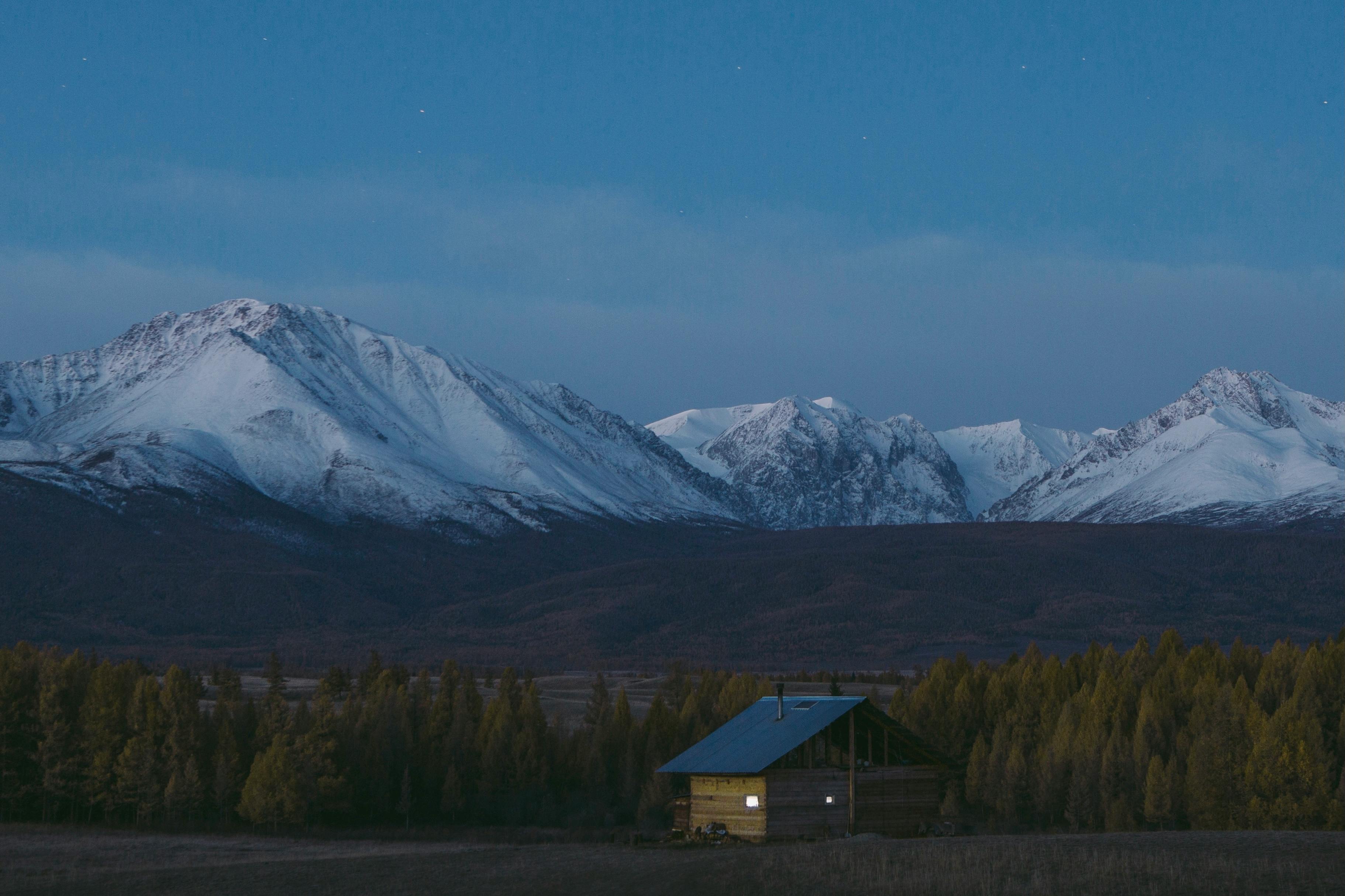 Wooden Cabin in Mountains · Free Stock Photo