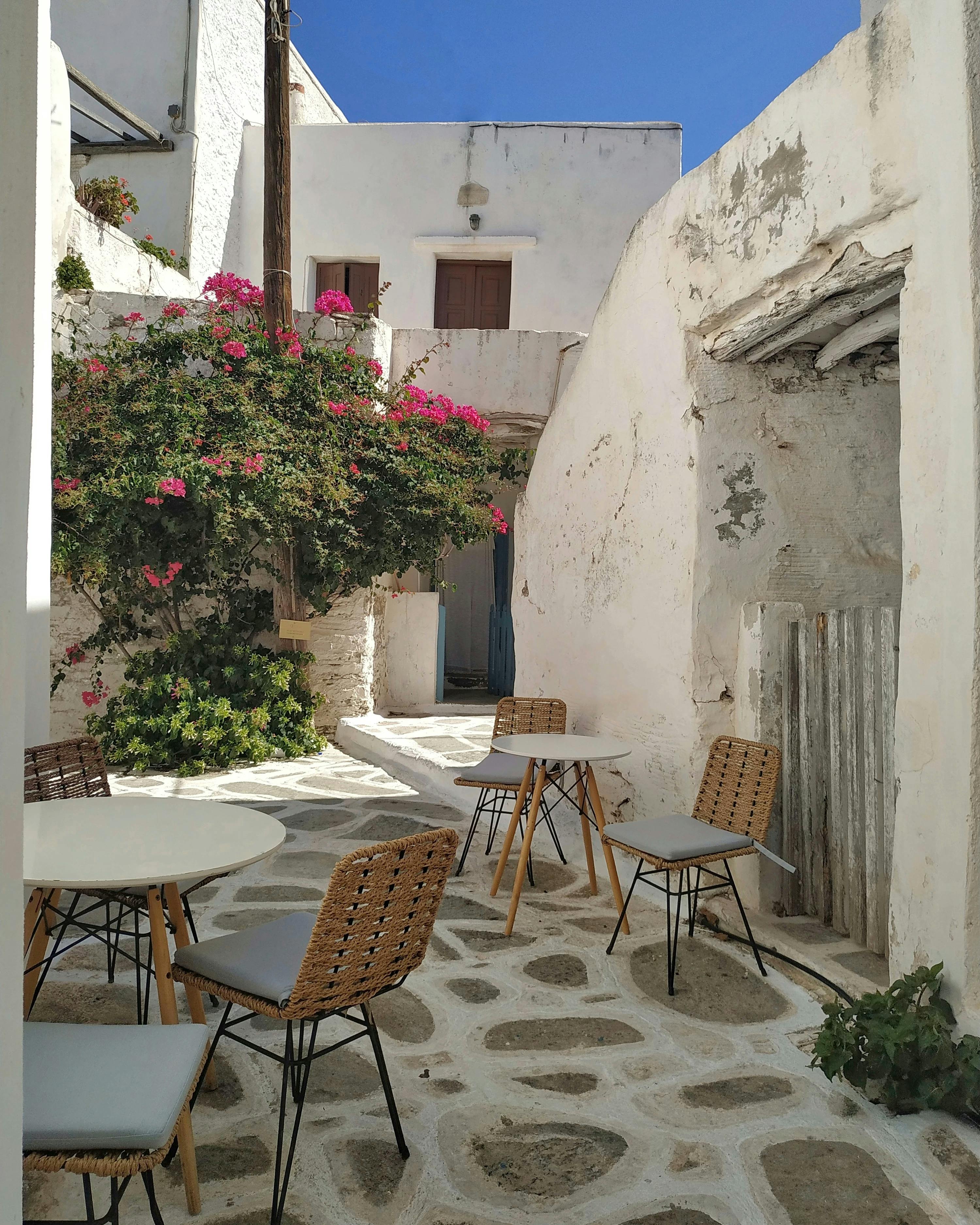 A Dining Table Set up at a Resort · Free Stock Photo