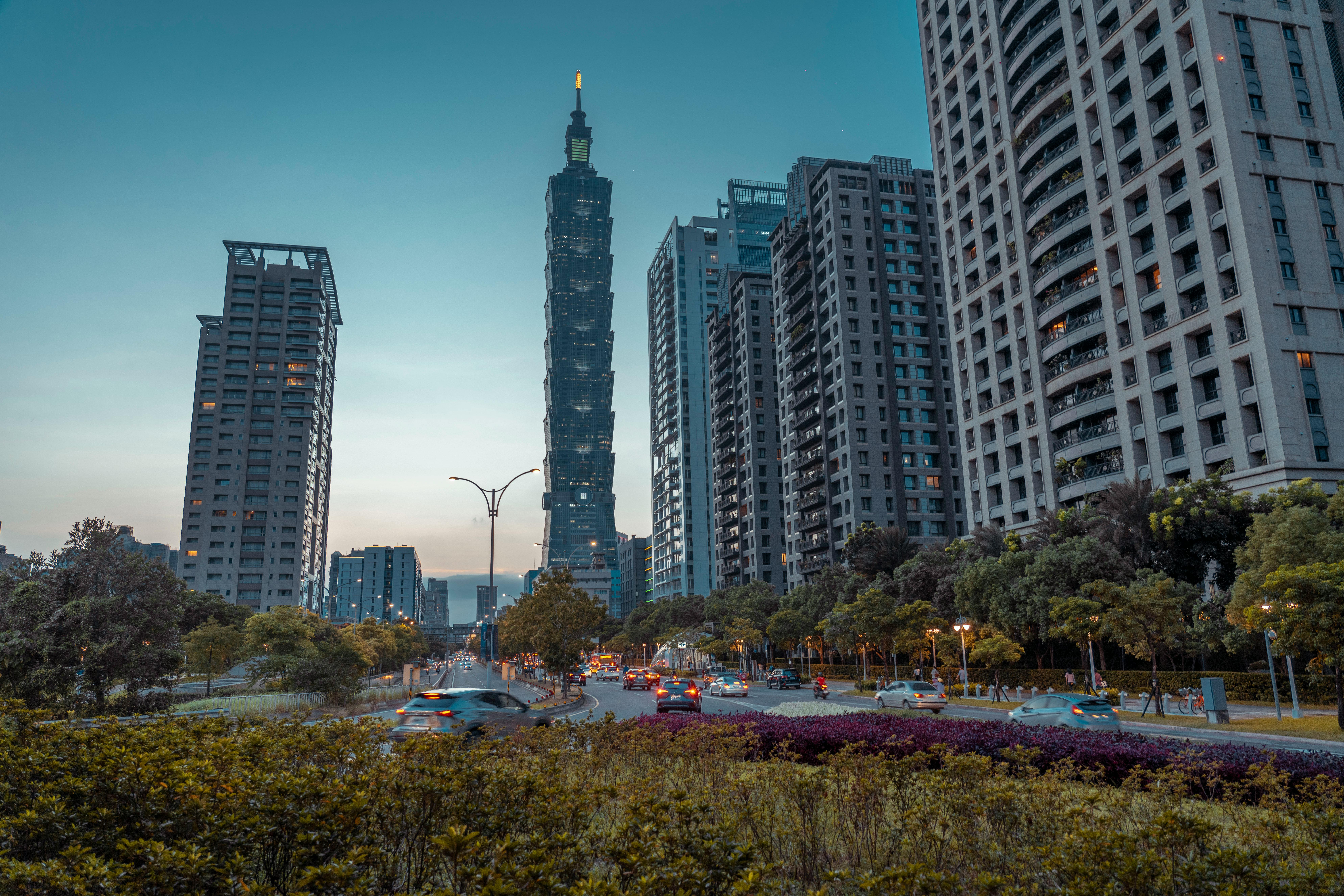 High Rise Building in the City · Free Stock Photo