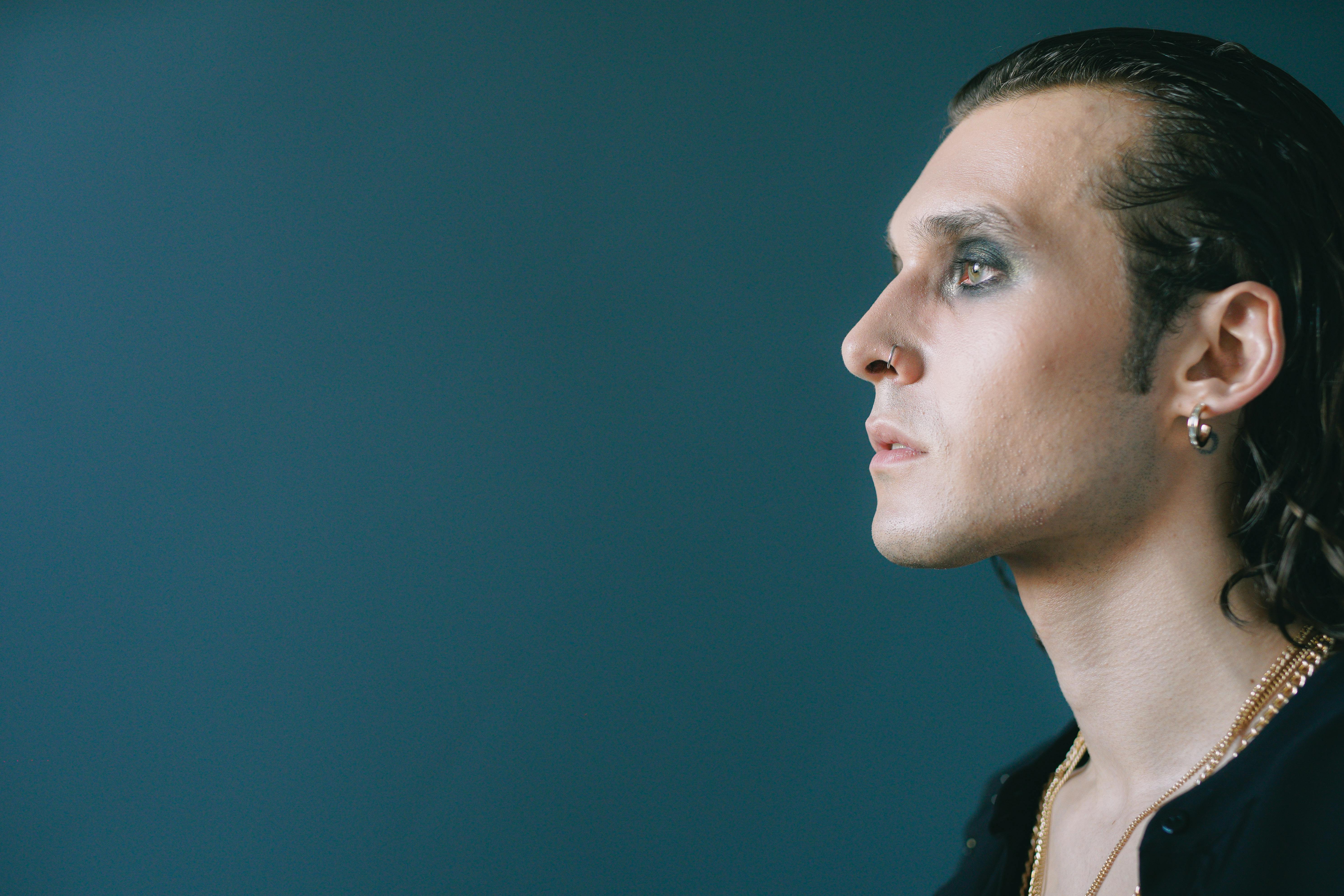 Metrosexual man with eye makeup · Free Stock Photo