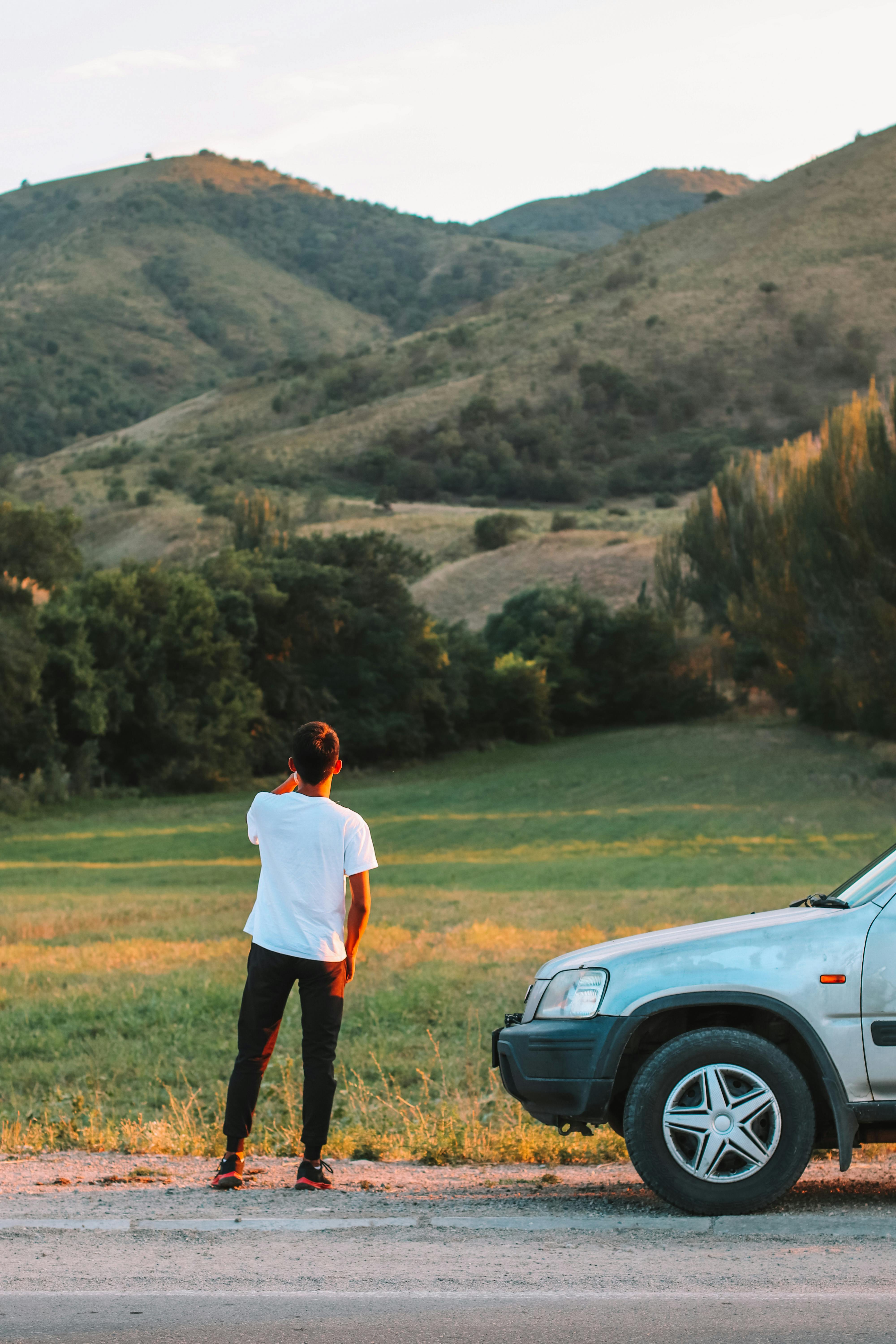 Man Looking at the Mountain View · Free Stock Photo