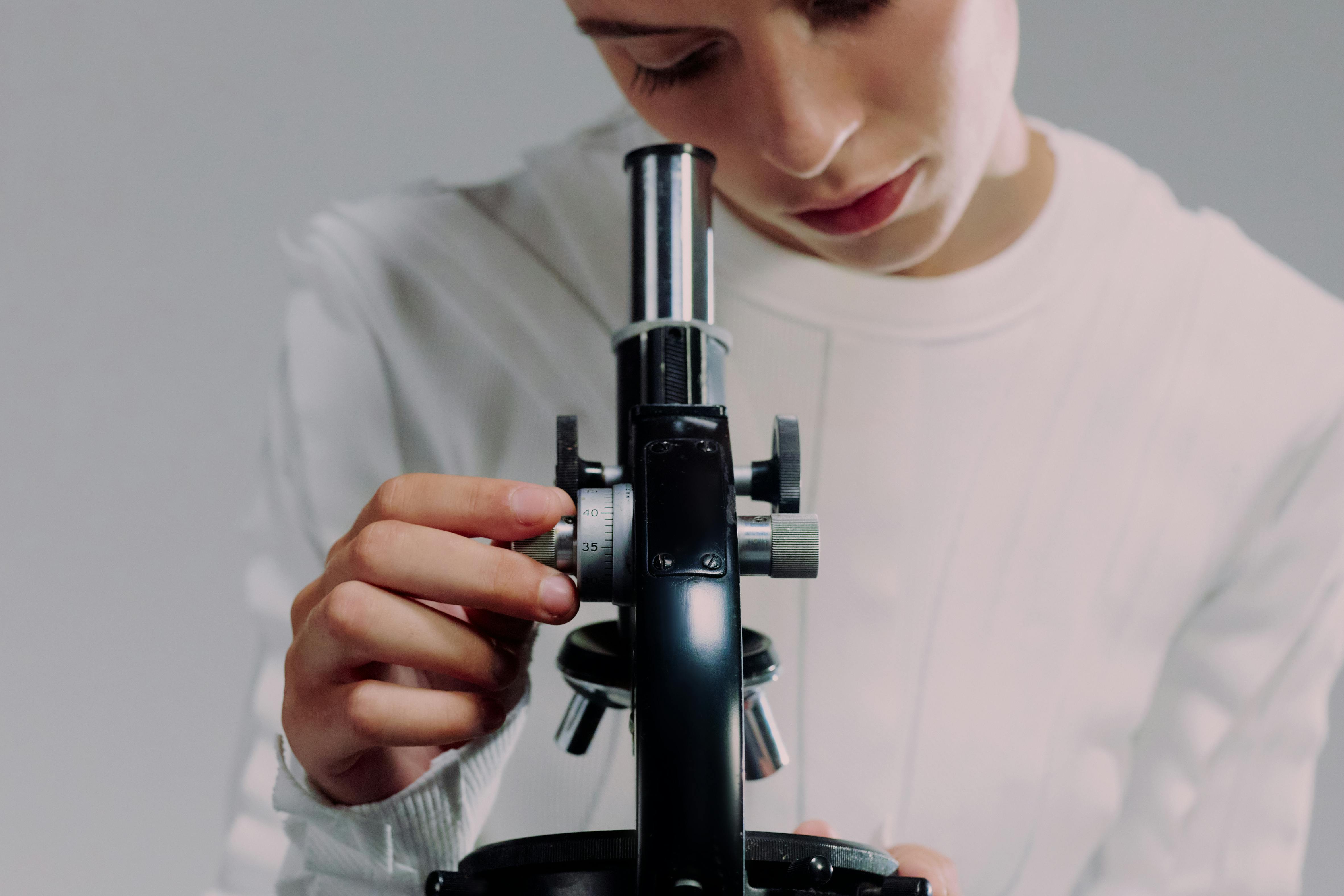 Woman using microscope · Free Stock Photo
