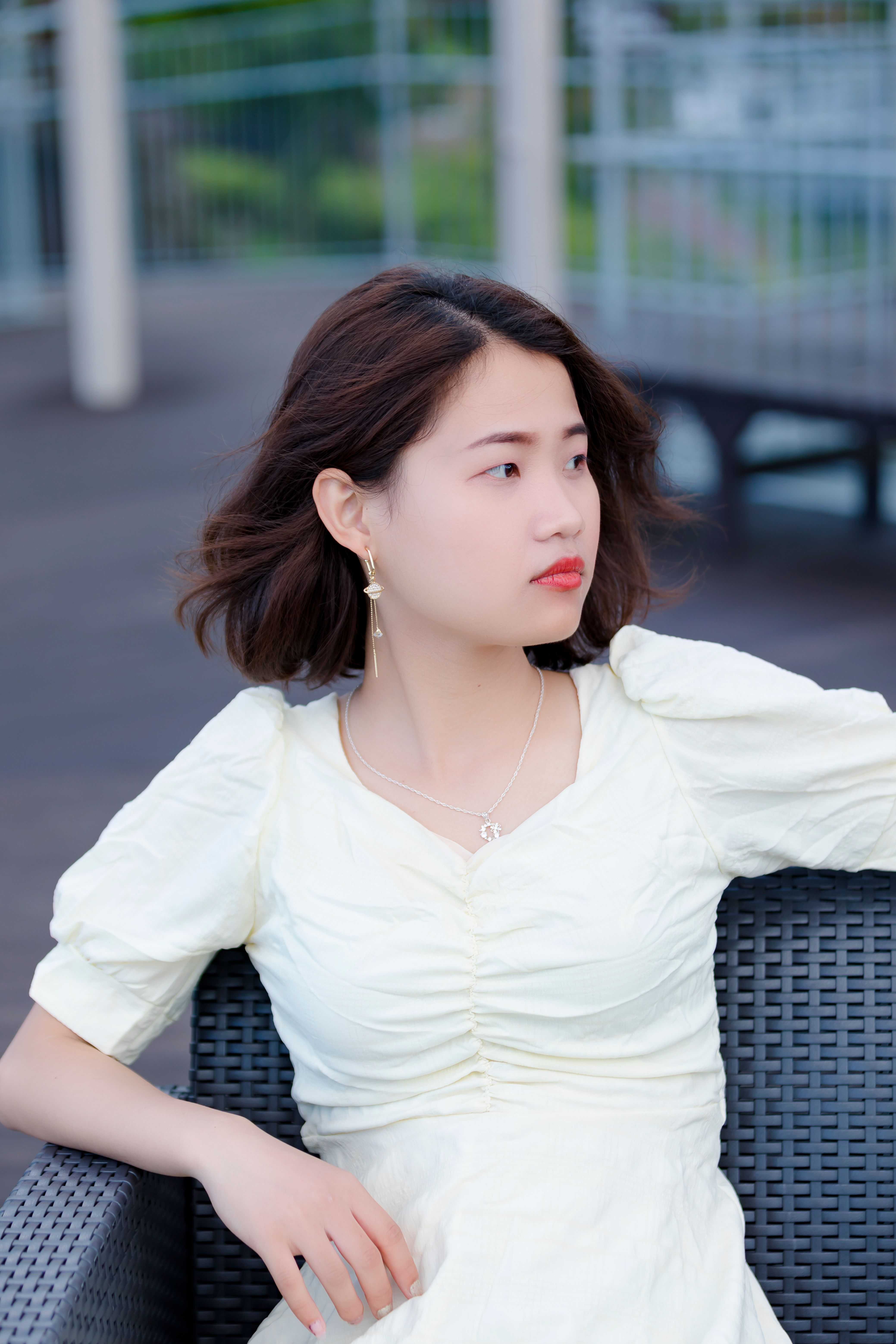 Young Woman Point at Screen · Free Stock Photo