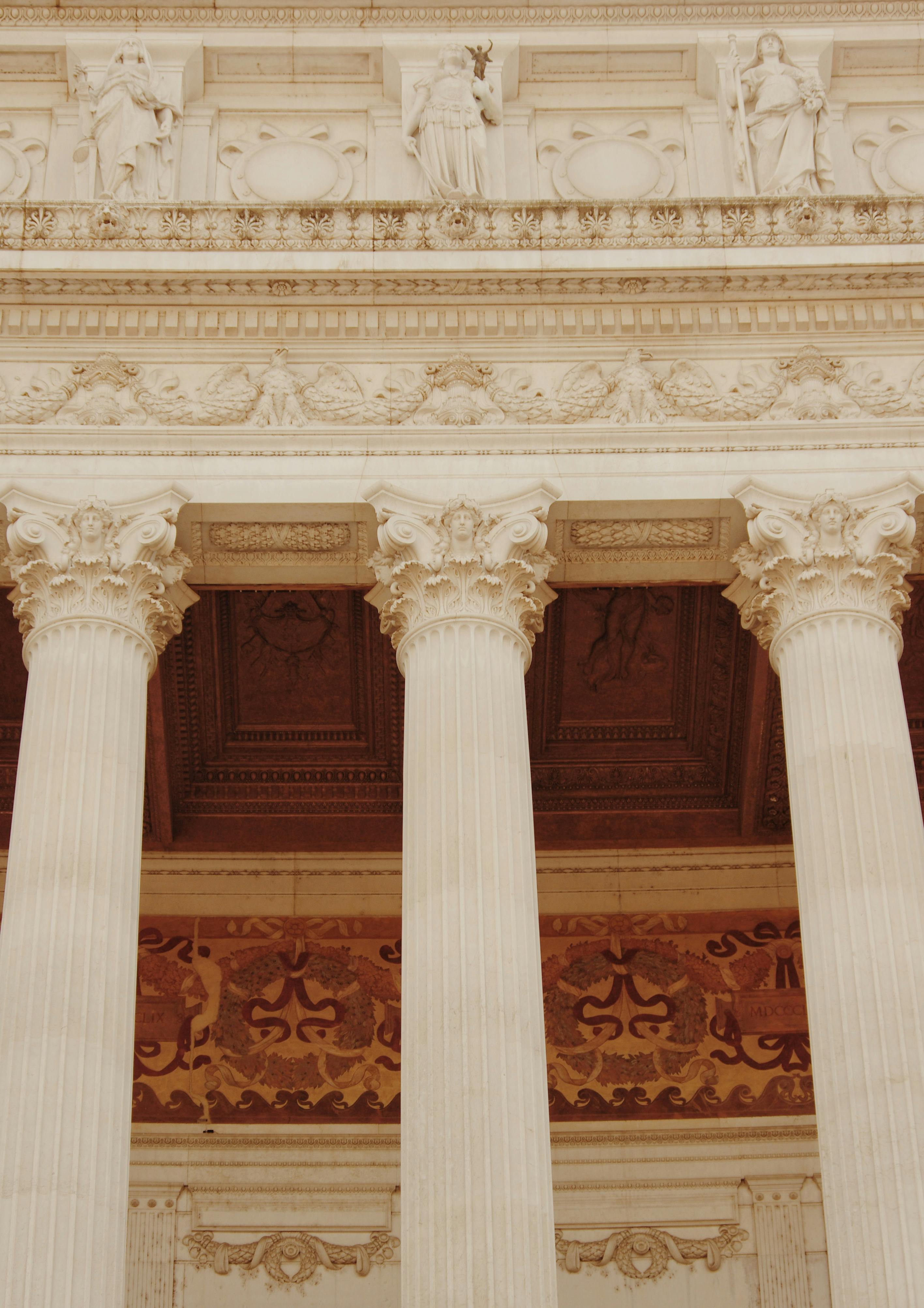 Columns in Building · Free Stock Photo