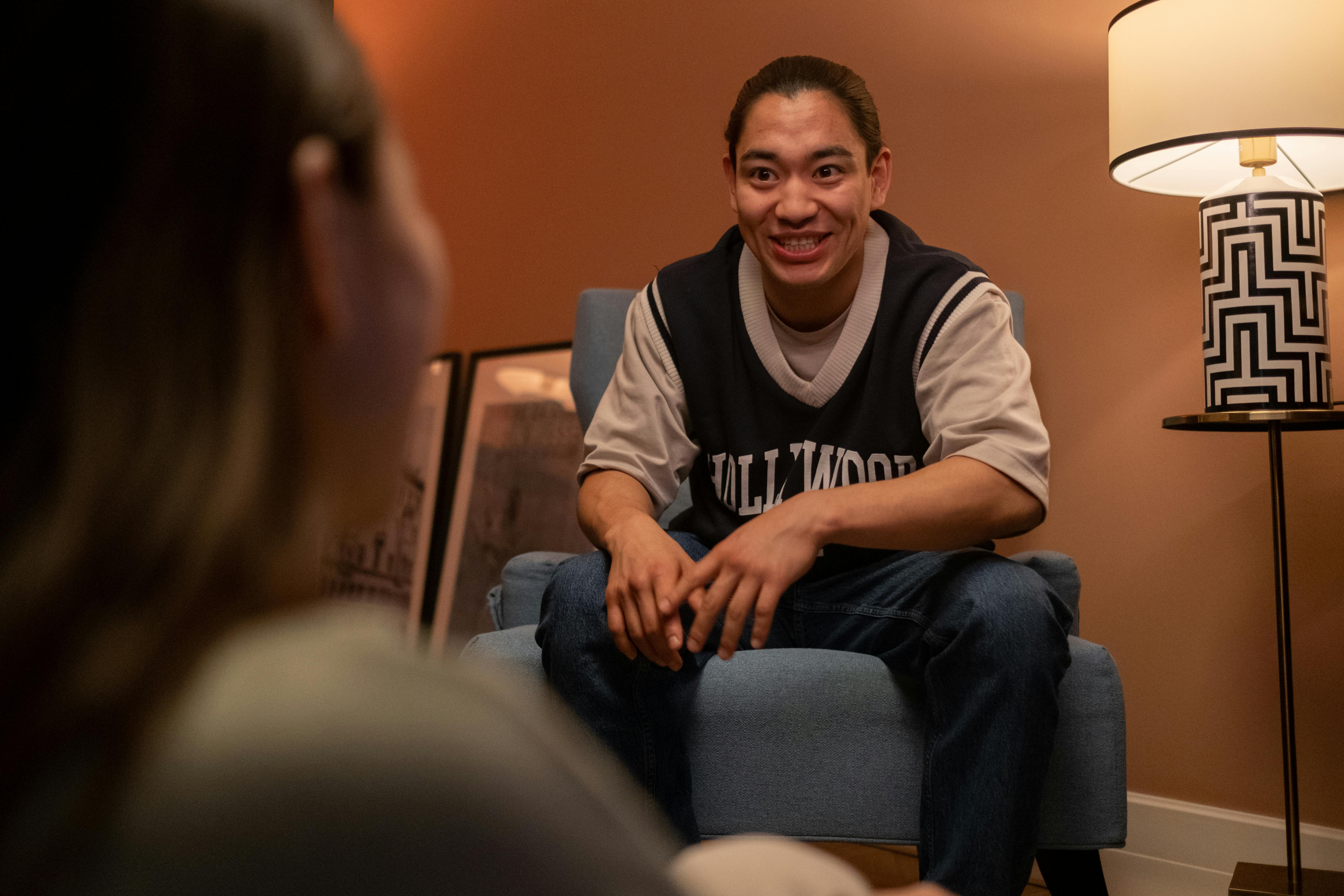 Two friends talking · Free Stock Photo