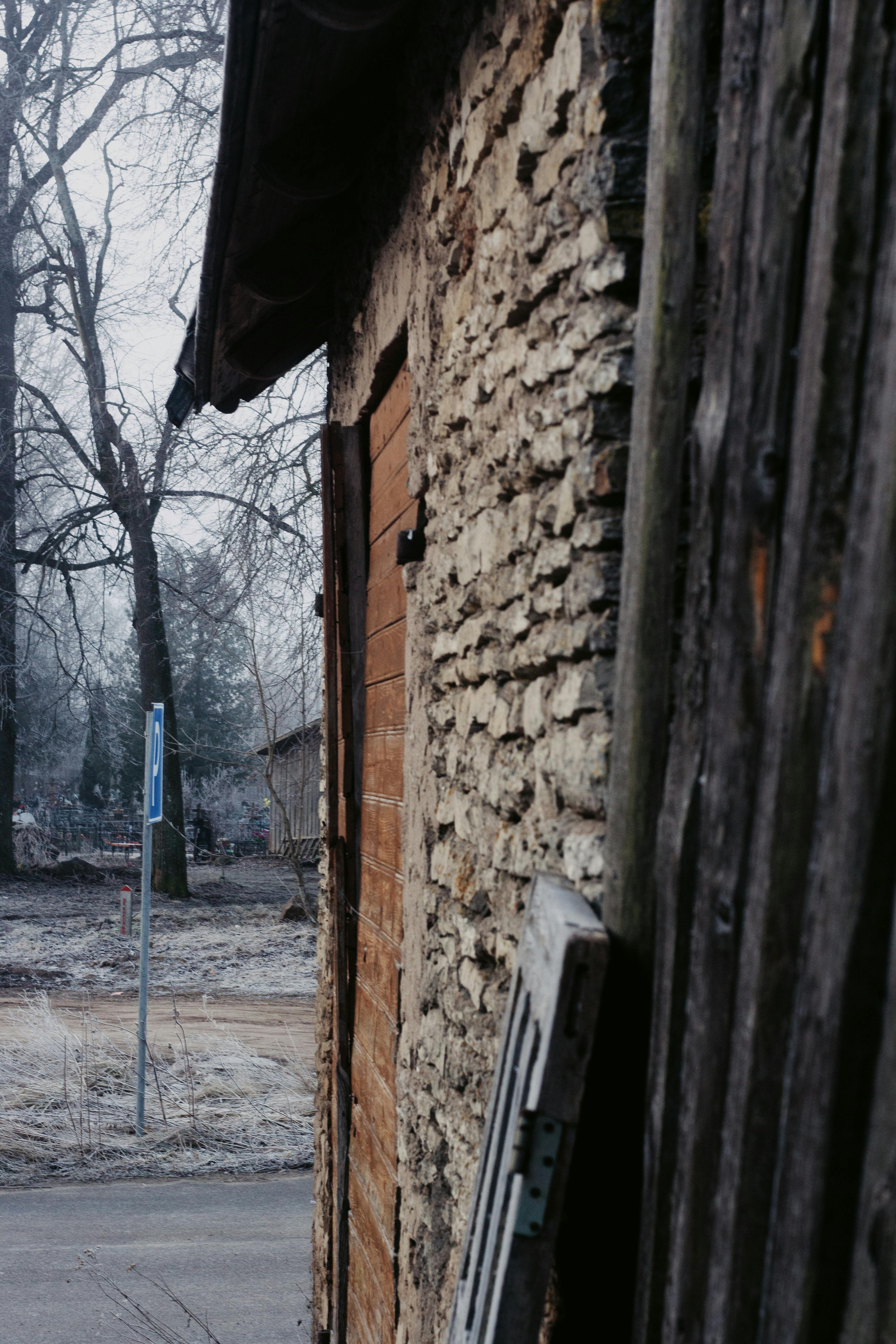 Close-up Photo of a Brick Shack · Free Stock Photo