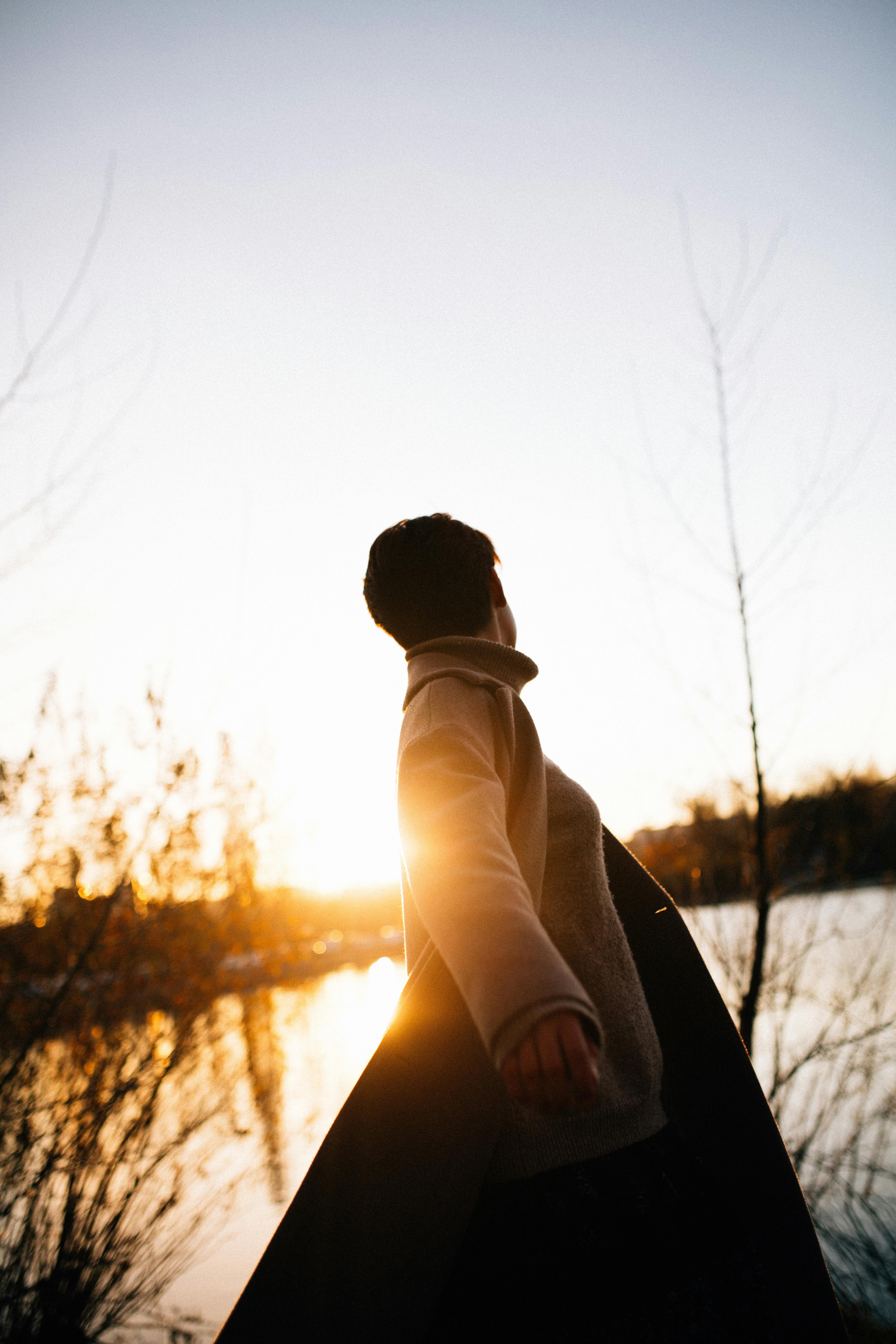Standing man and sunshine · Free Stock Photo