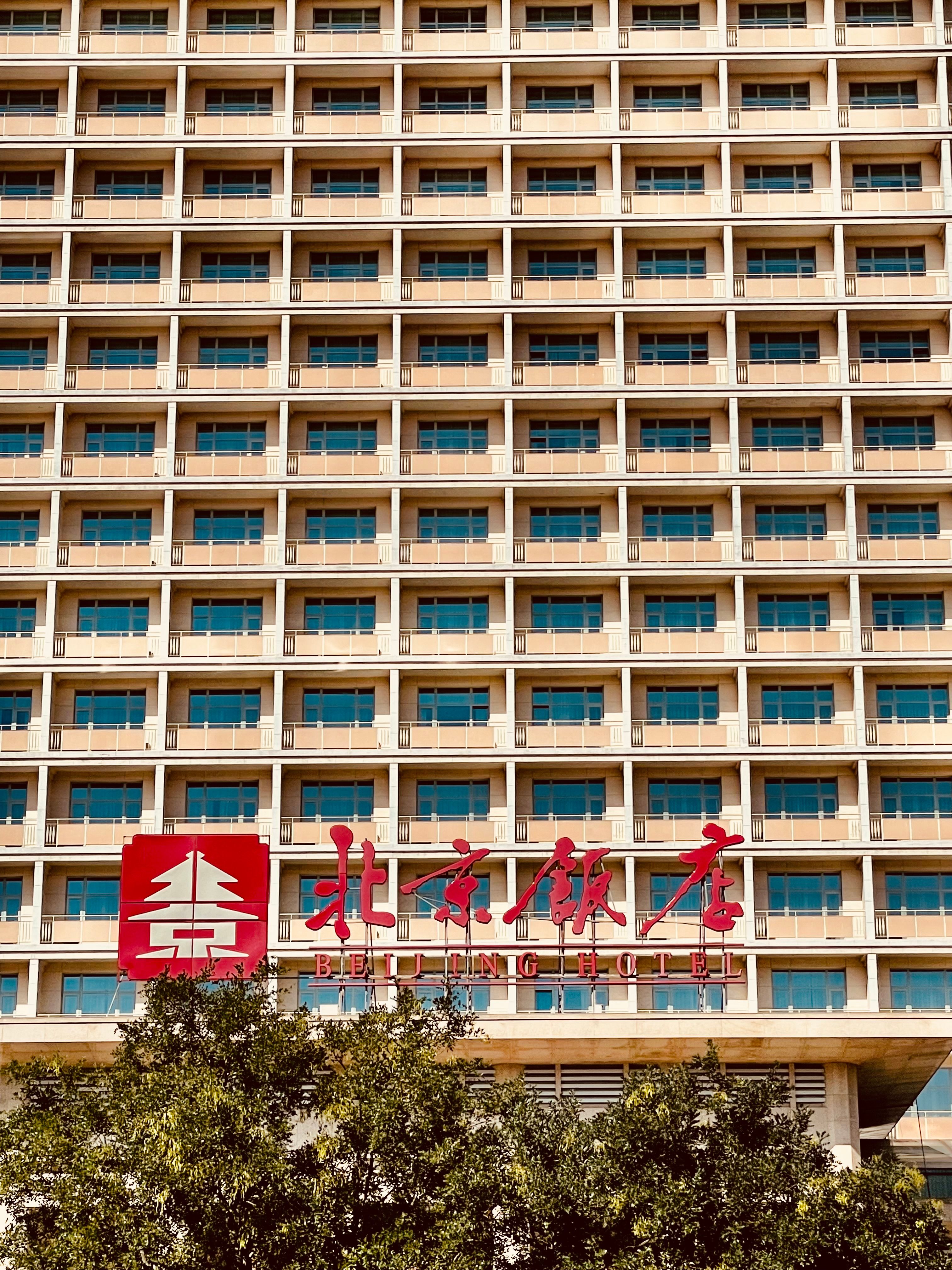 Marriott Hotel Exterior with Flag Display · Free Stock Photo