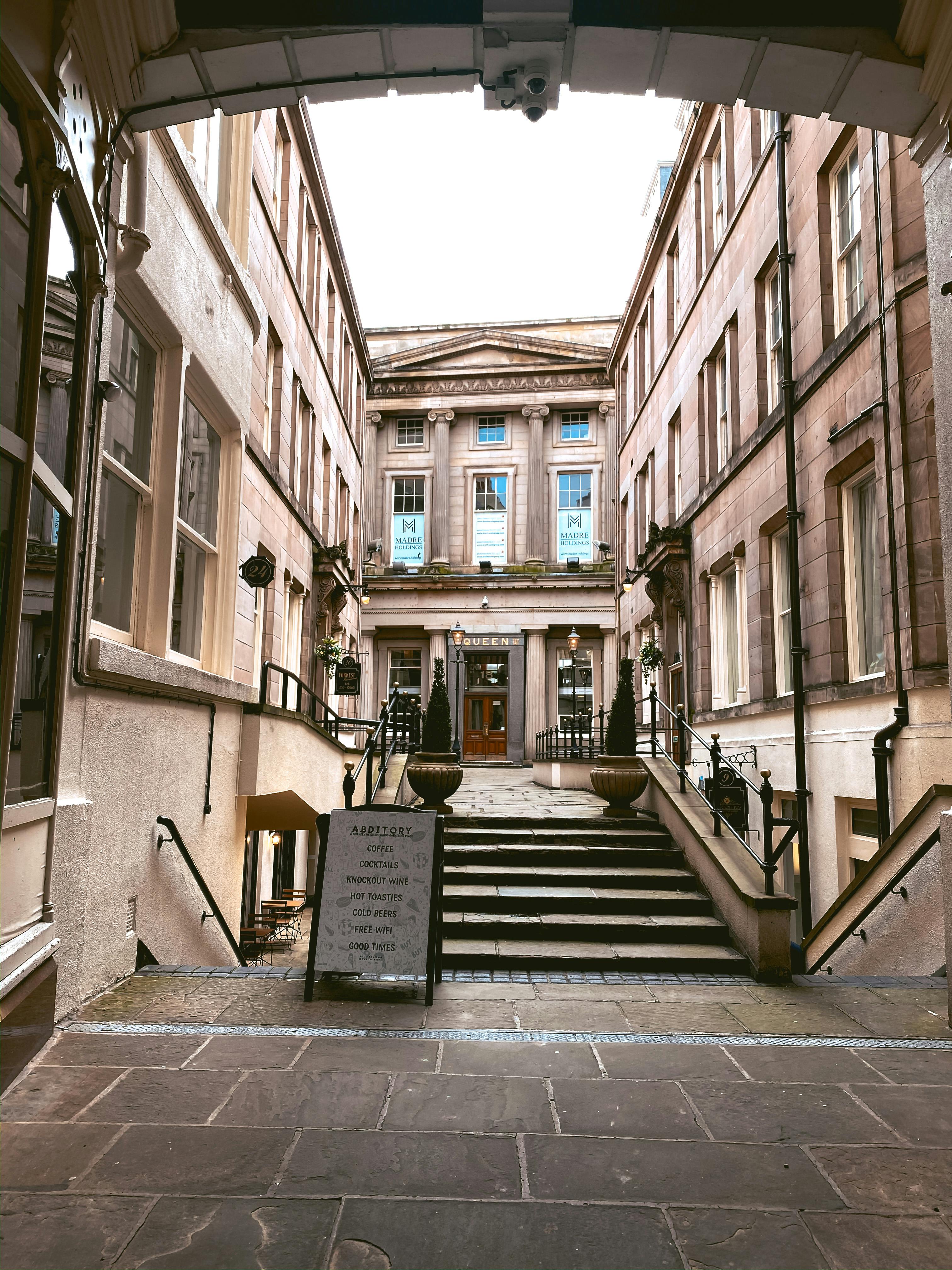Alley Leading to a Building · Free Stock Photo