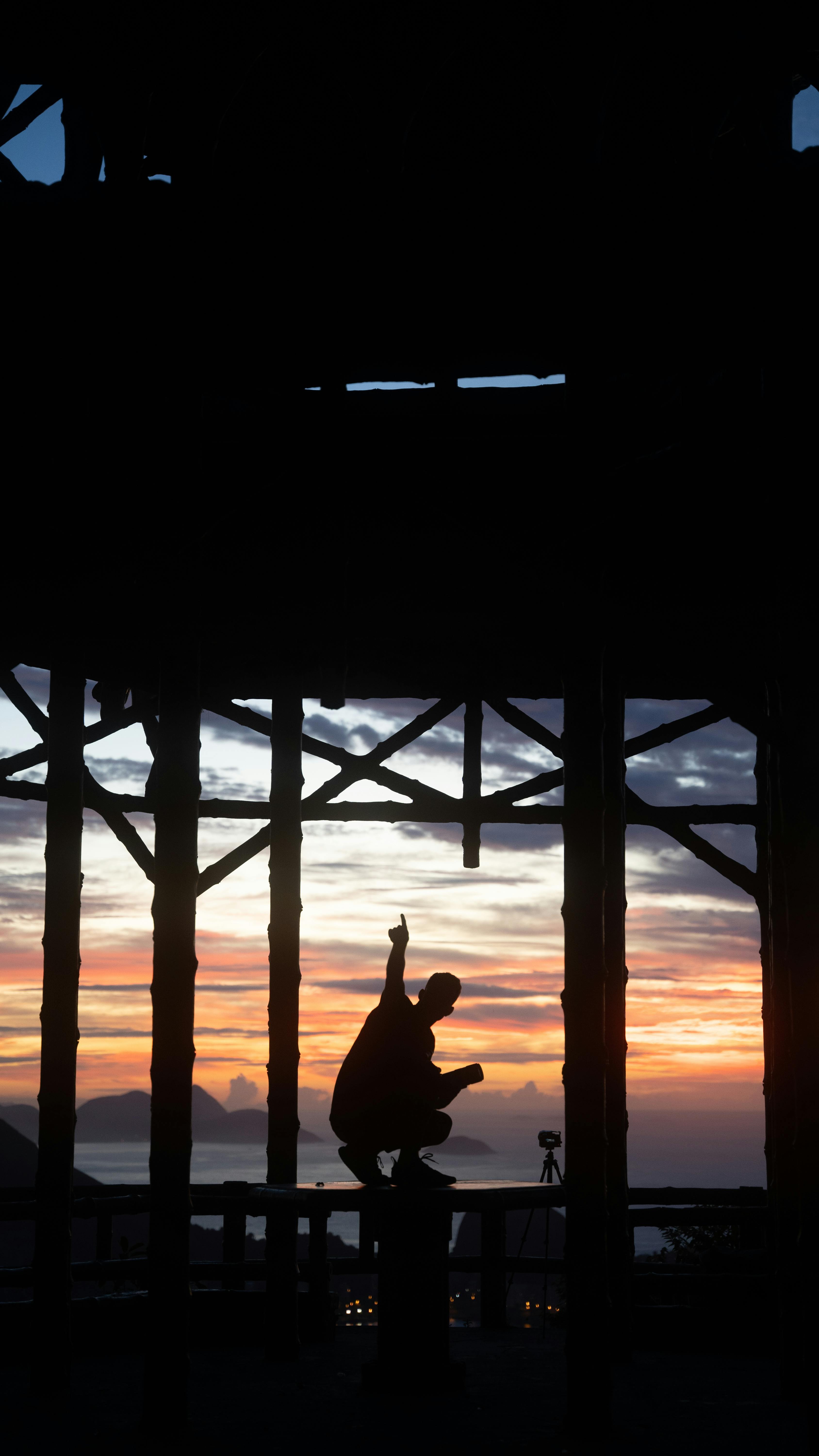 Silhouette of a Man against the Sky · Free Stock Photo