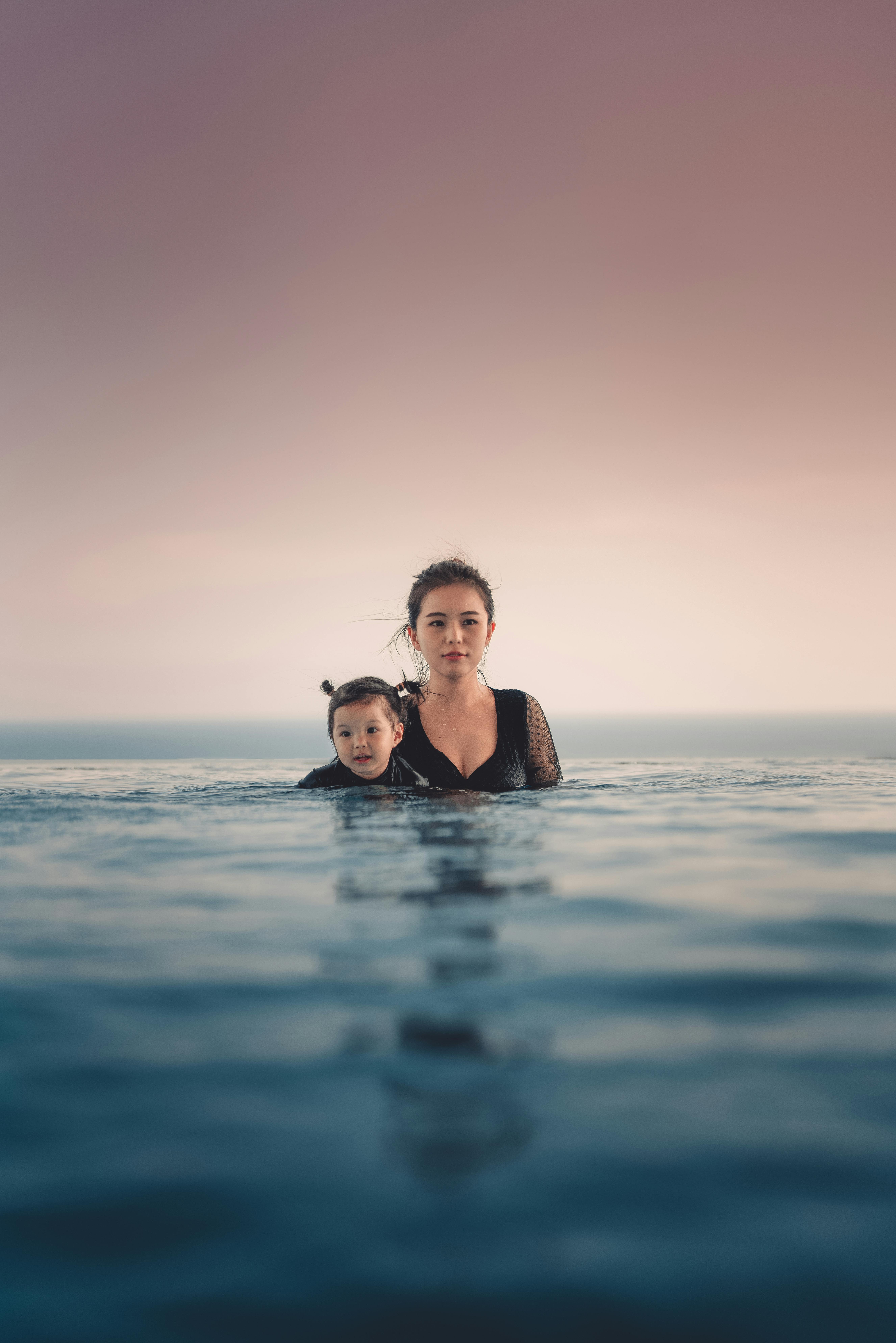Mom Relaxing Pool Floating Photos, Download The BEST Free Mom Relaxing ...