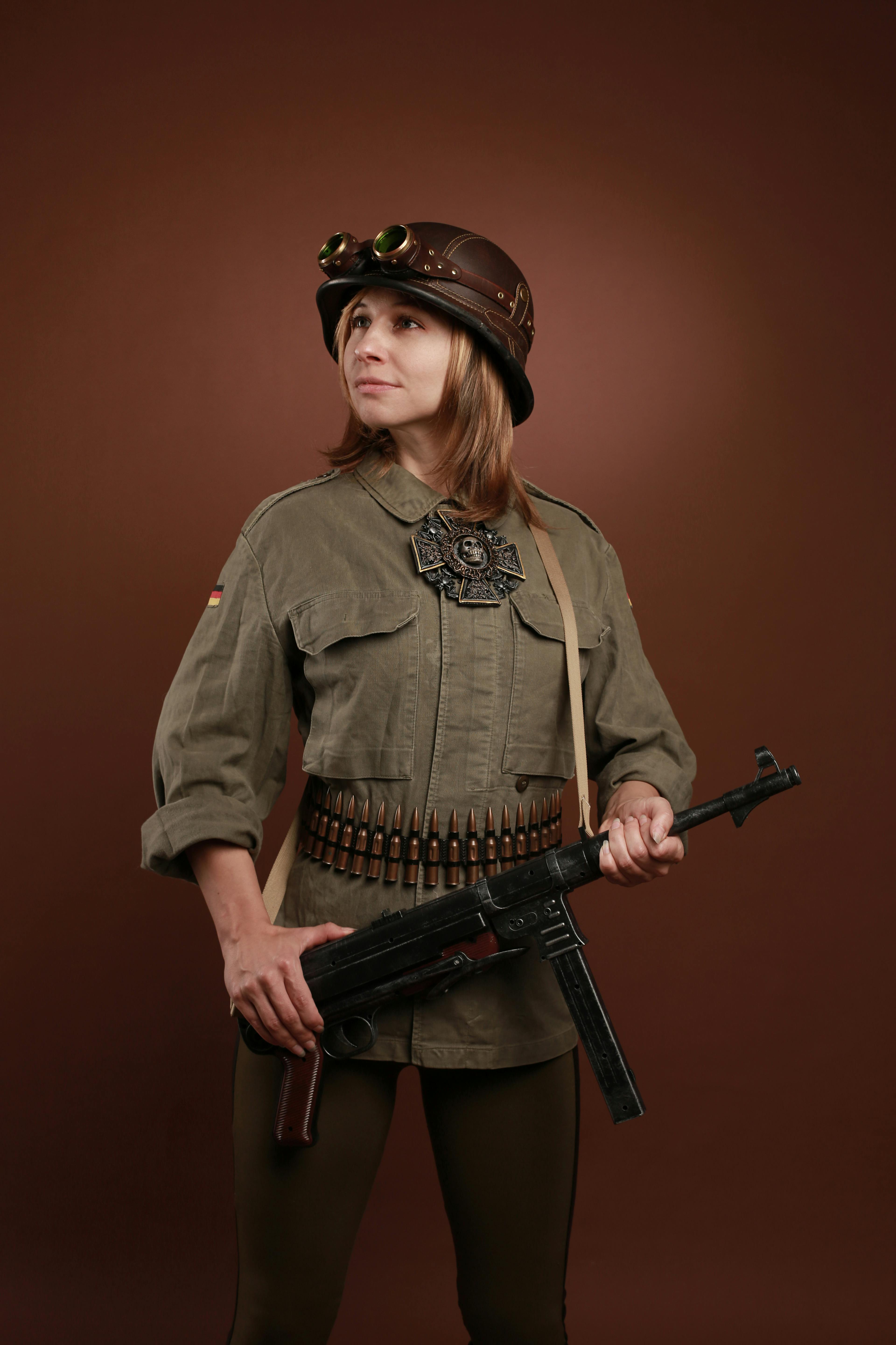 Woman Army Pose Photos, Download The BEST Free Woman Army Pose Stock ...