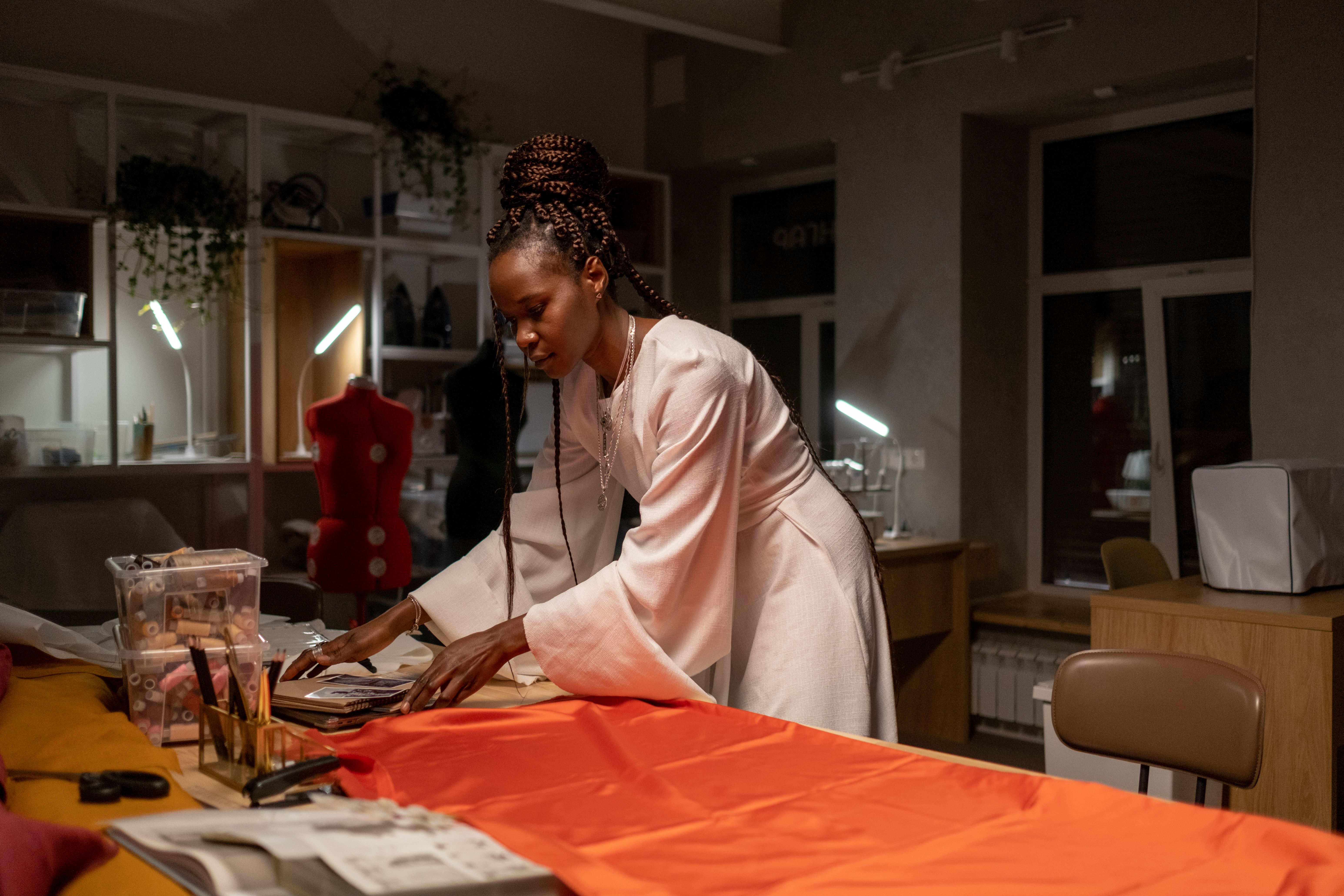 African Woman Market Dressmaking Photos, Download The BEST Free African ...