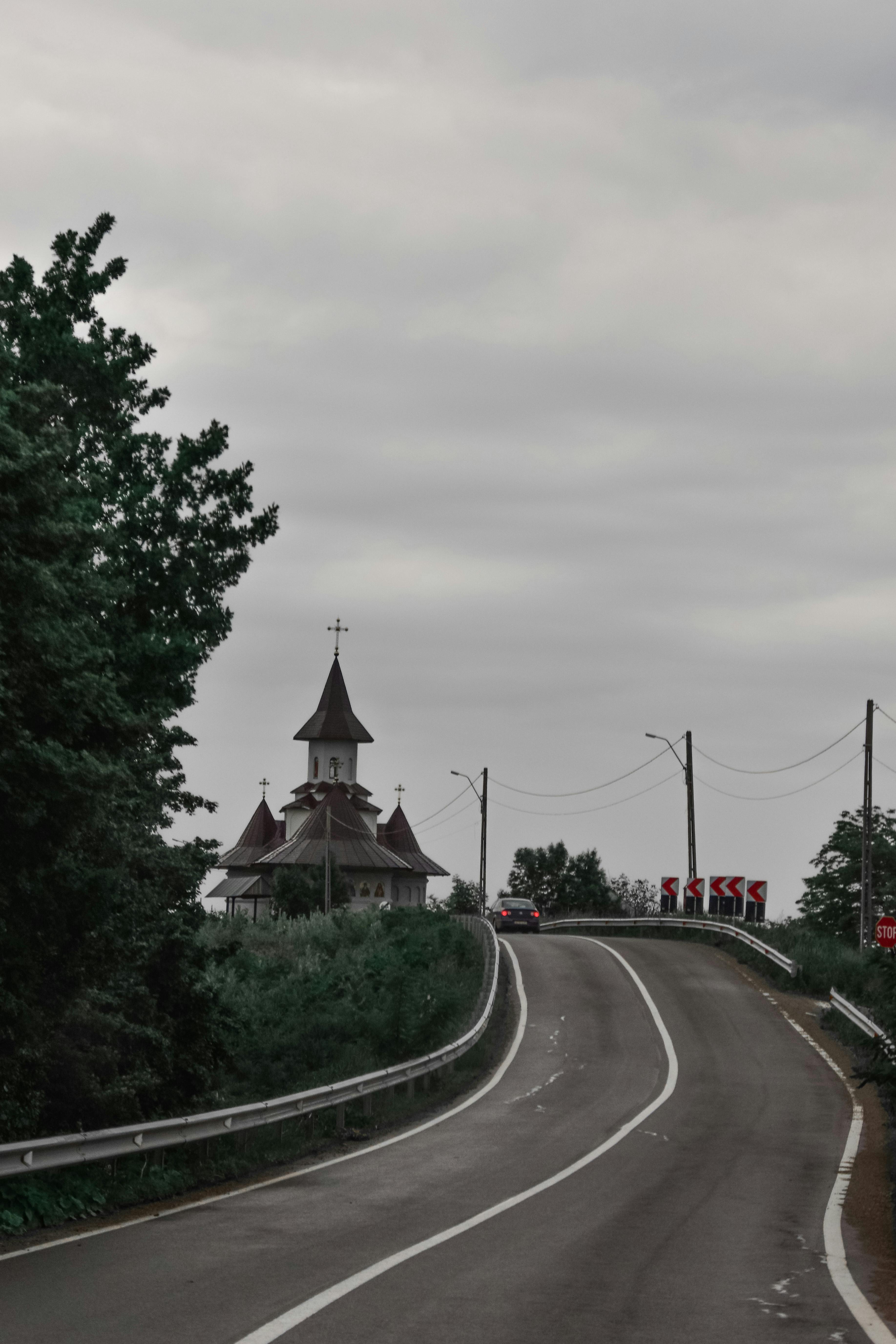 City Road to Old Church · Free Stock Photo
