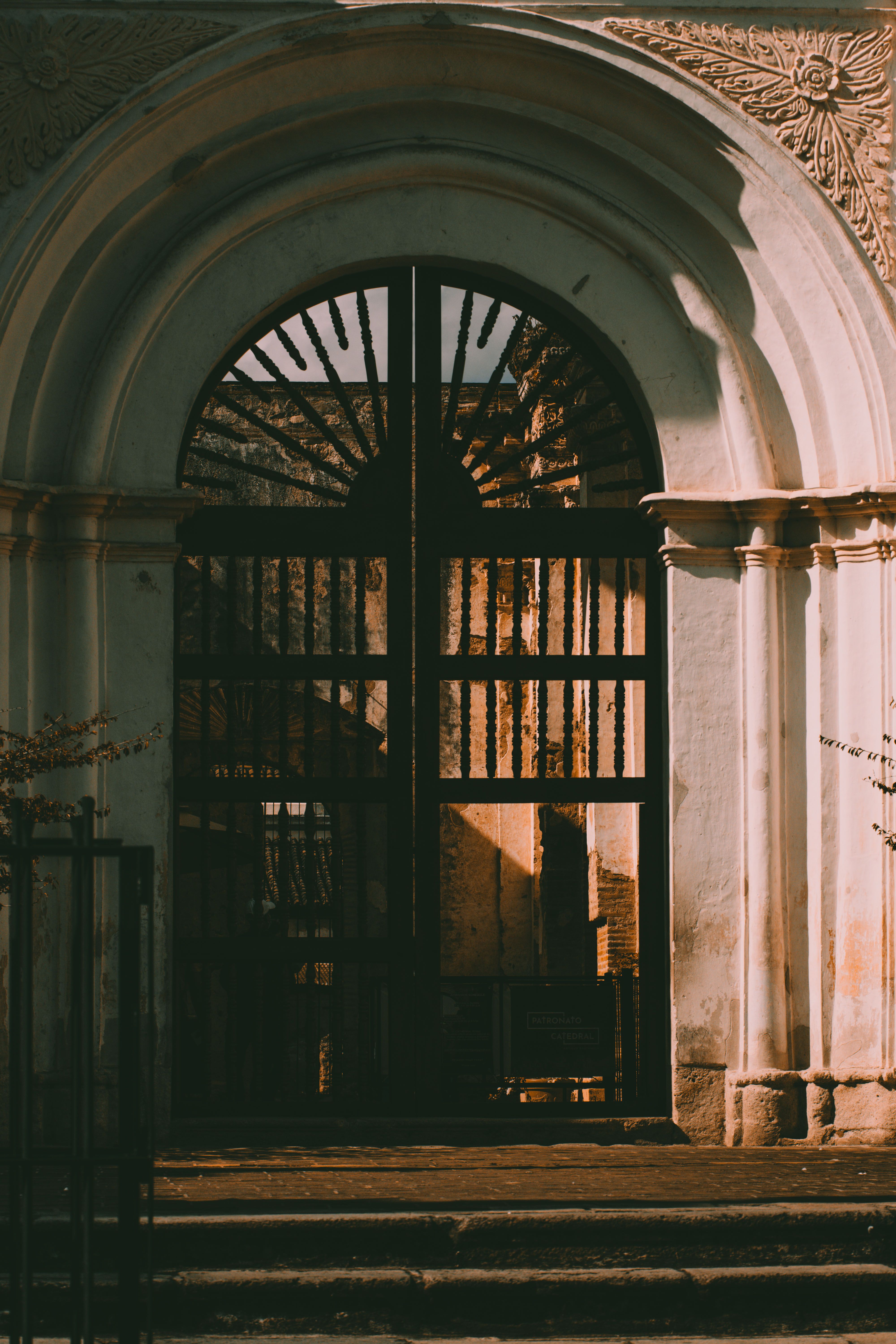 Entrance to Building · Free Stock Photo