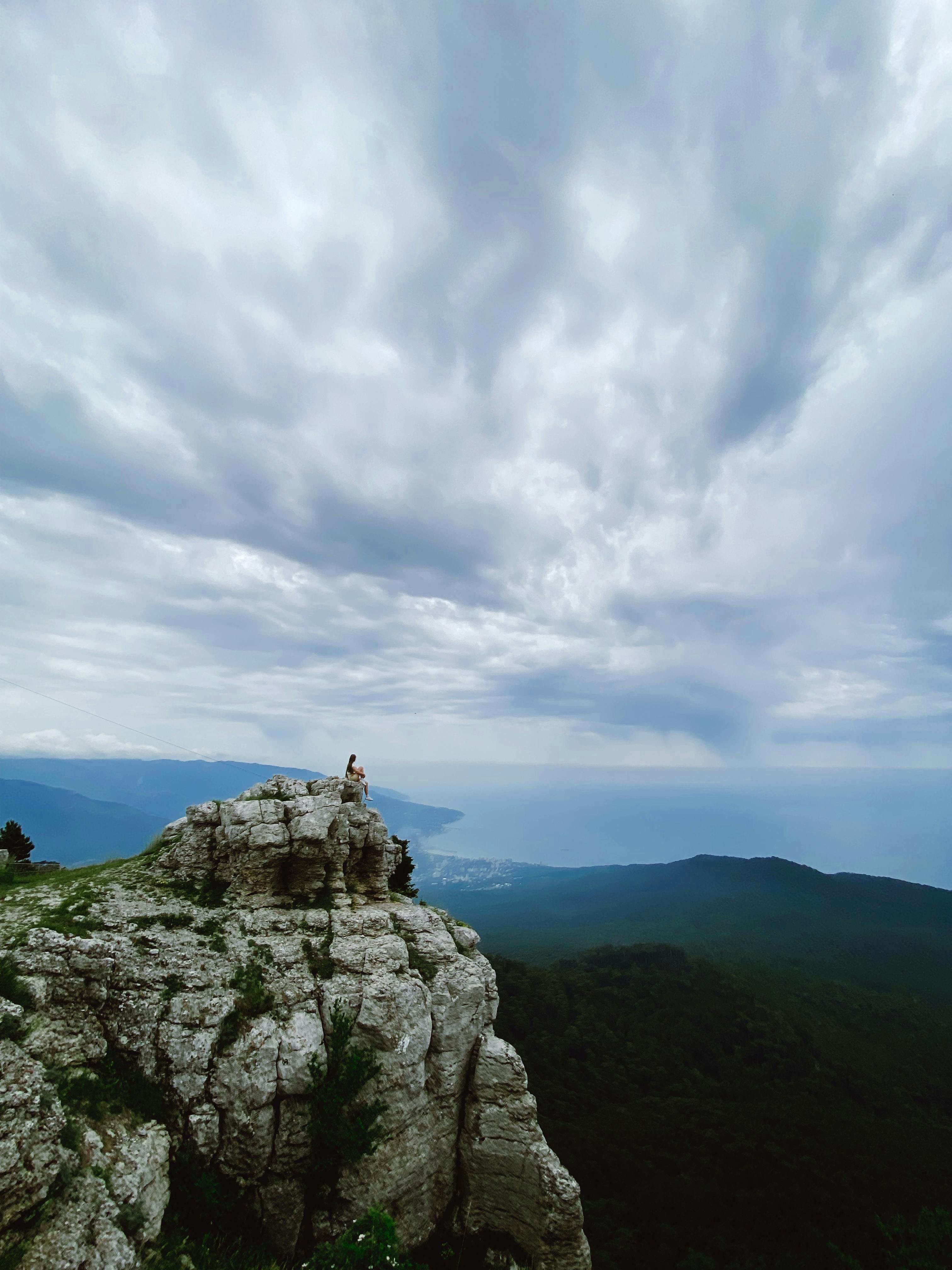 Clouds over Rocks · Free Stock Photo